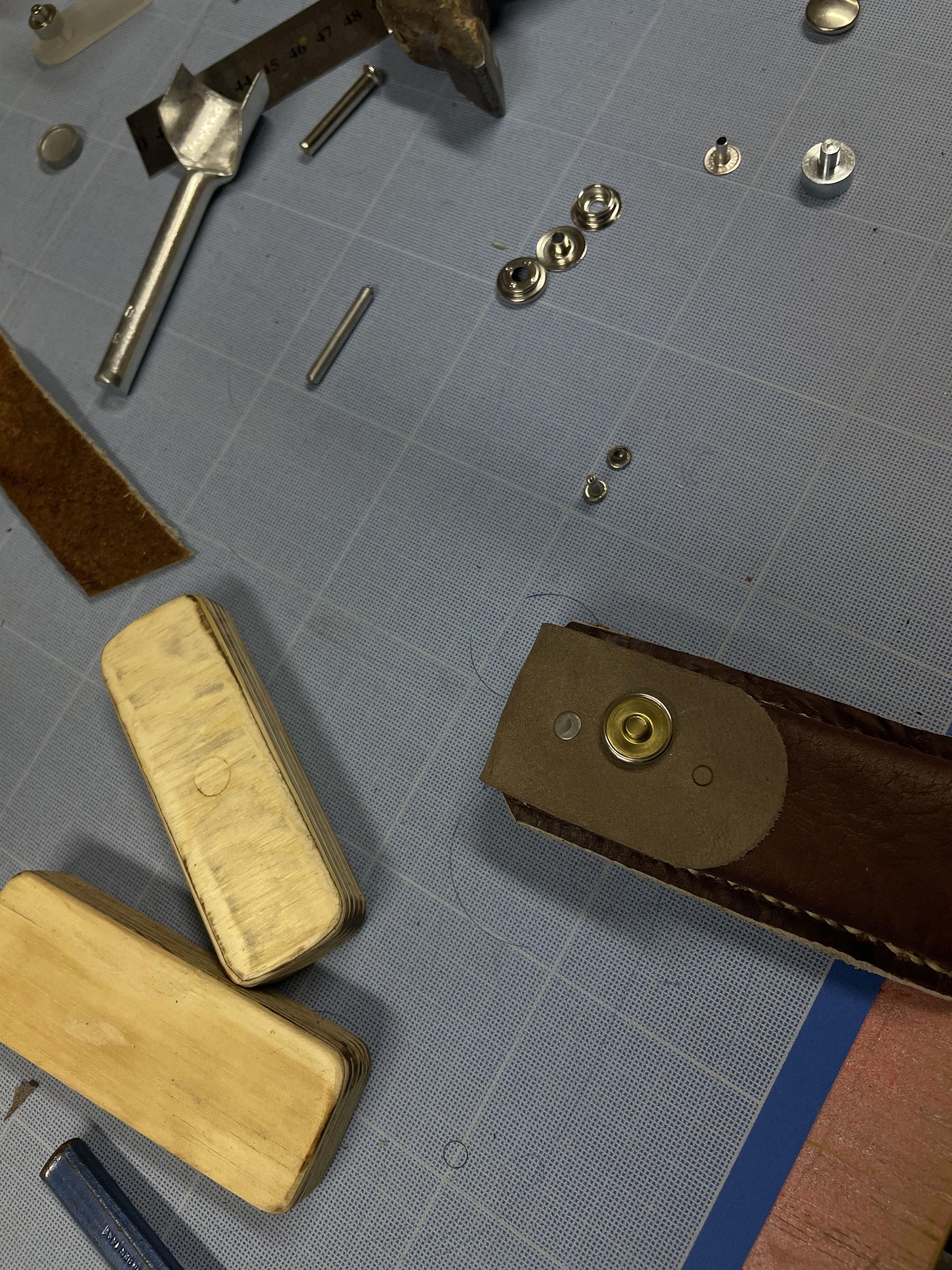 Leatherman Horizontal Sheath : 12 Steps (with Pictures) - Instructables