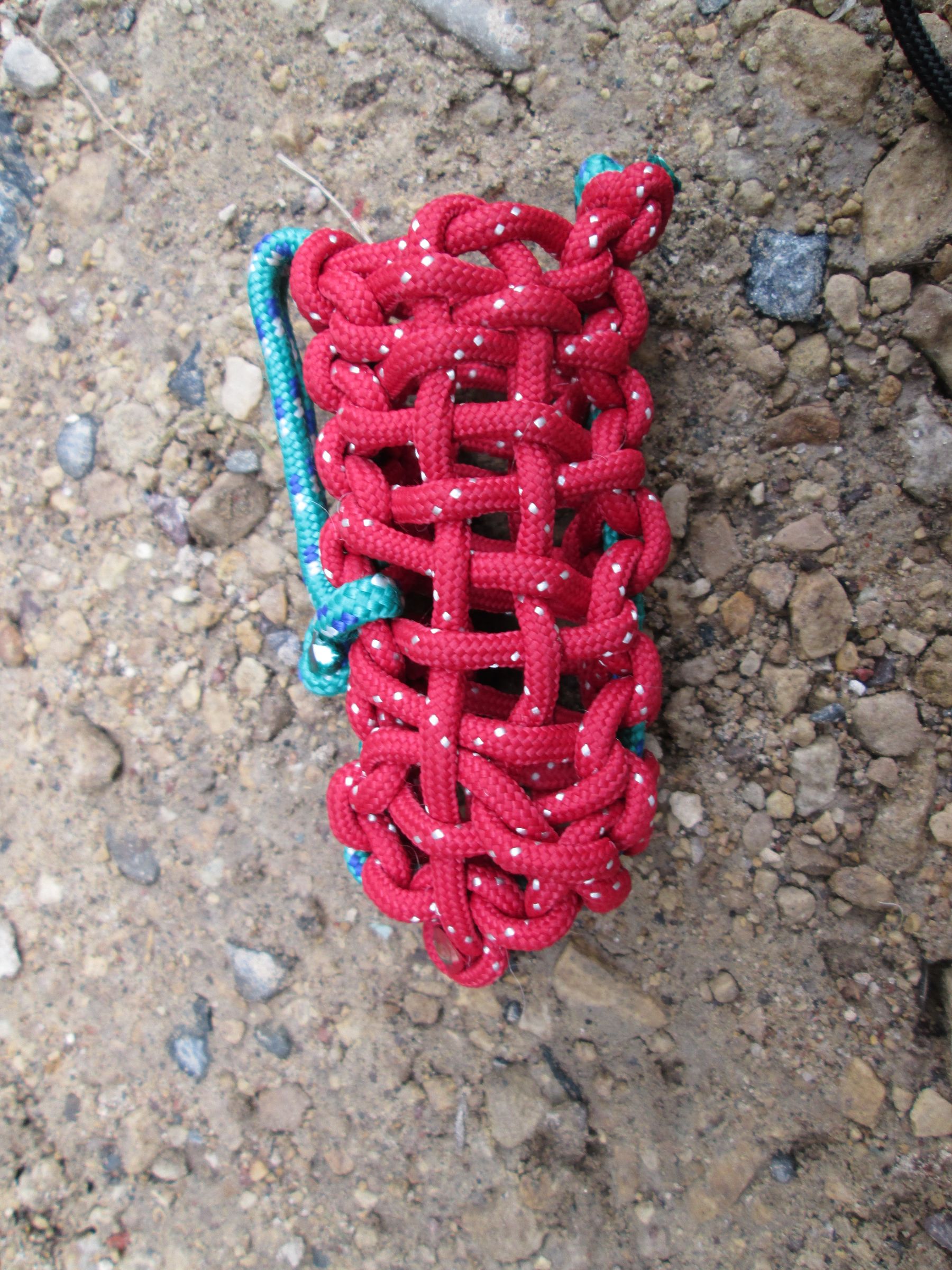 Paracord Flashlight Holster : 7 Steps - Instructables