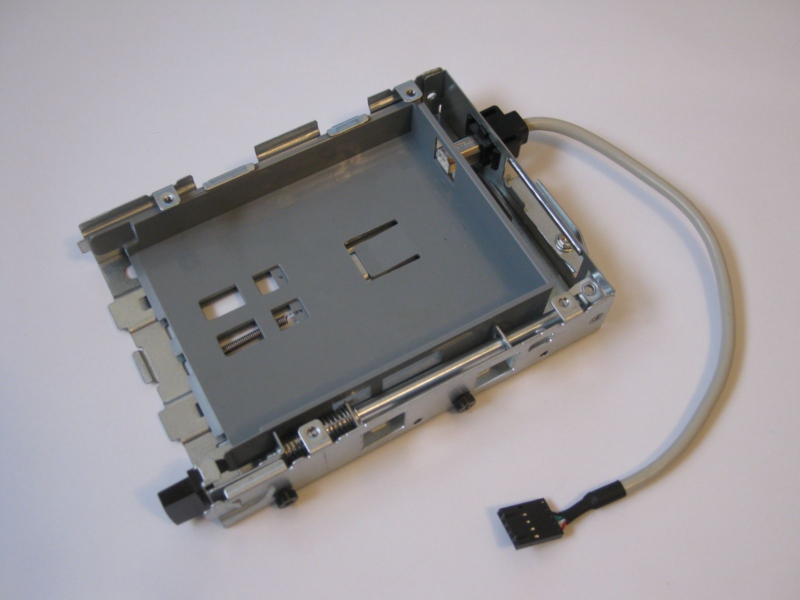 Seamless Zune Dock - HP Pocket Media Drive Bay : 9 Steps - Instructables