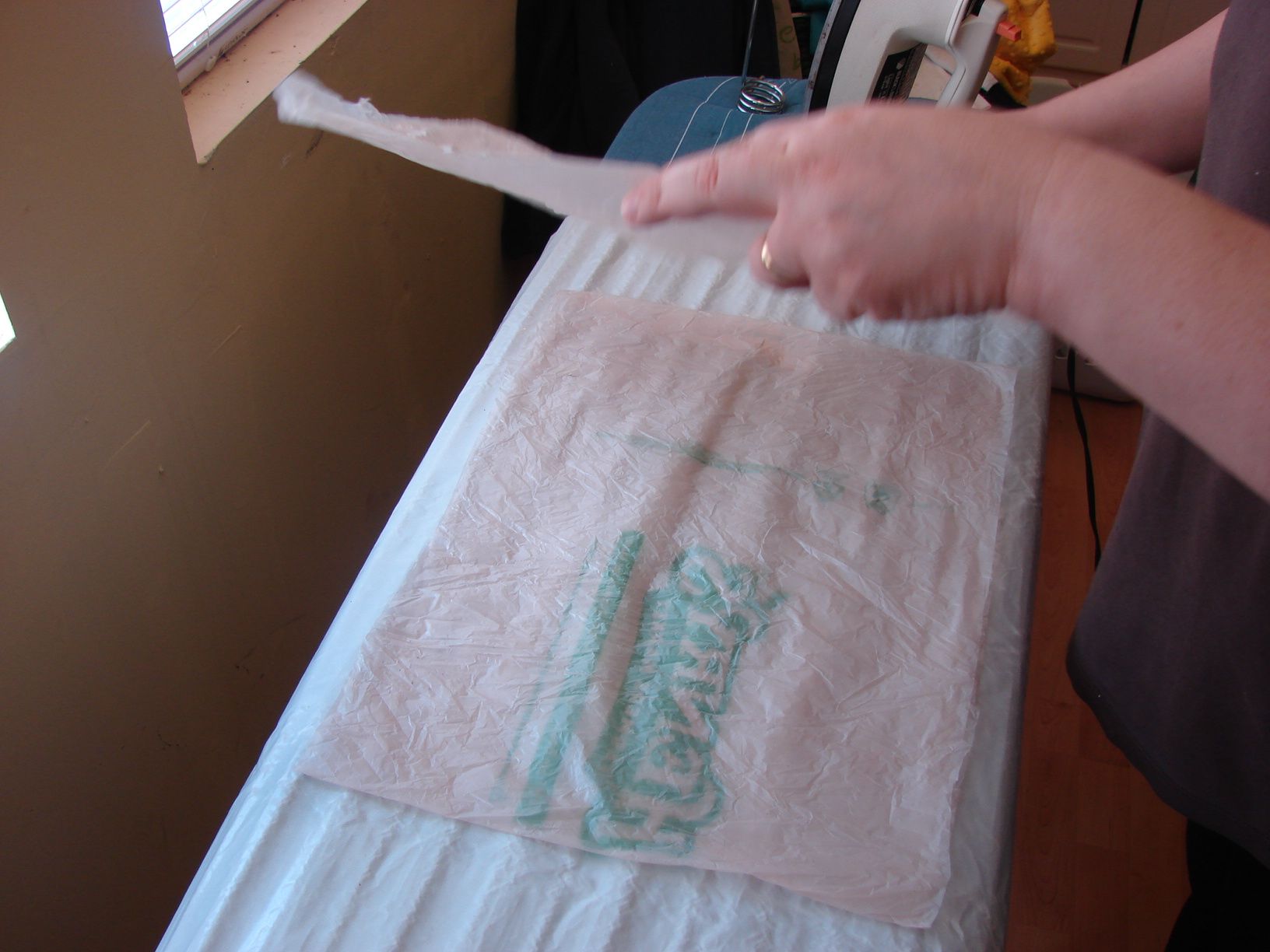 Recycled Plastic Bag Bib : 8 Steps - Instructables