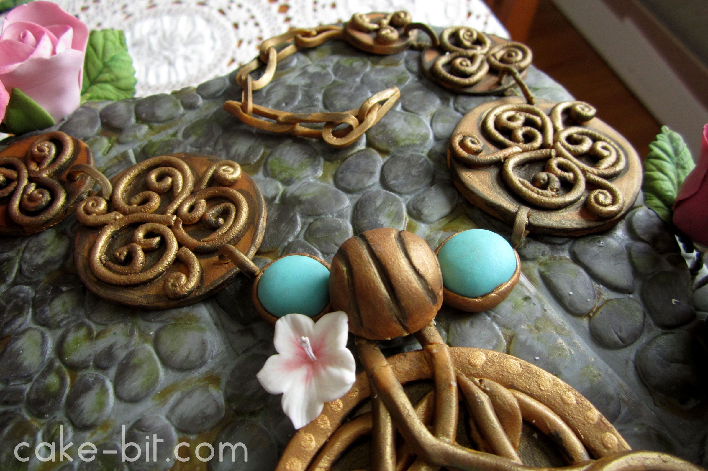 Romantic Skyrim-inspired "Amulet of Mara" Cake! : 14 Steps (with ...