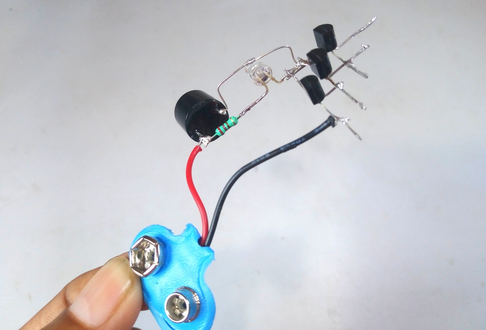 Voltage Detector Using BC547 Transistor : 9 Steps - Instructables