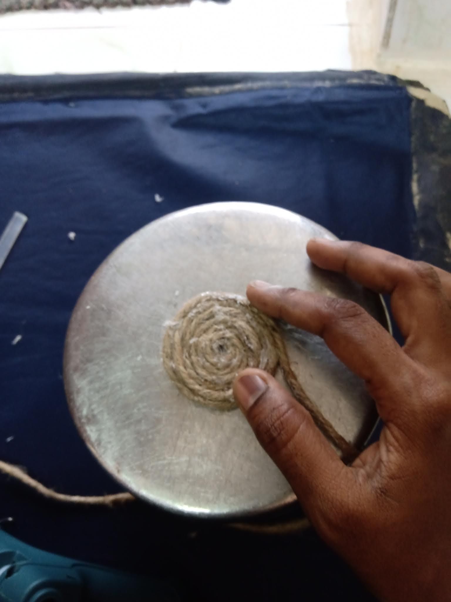 Jute Threads and Hot Glue! : 7 Steps - Instructables