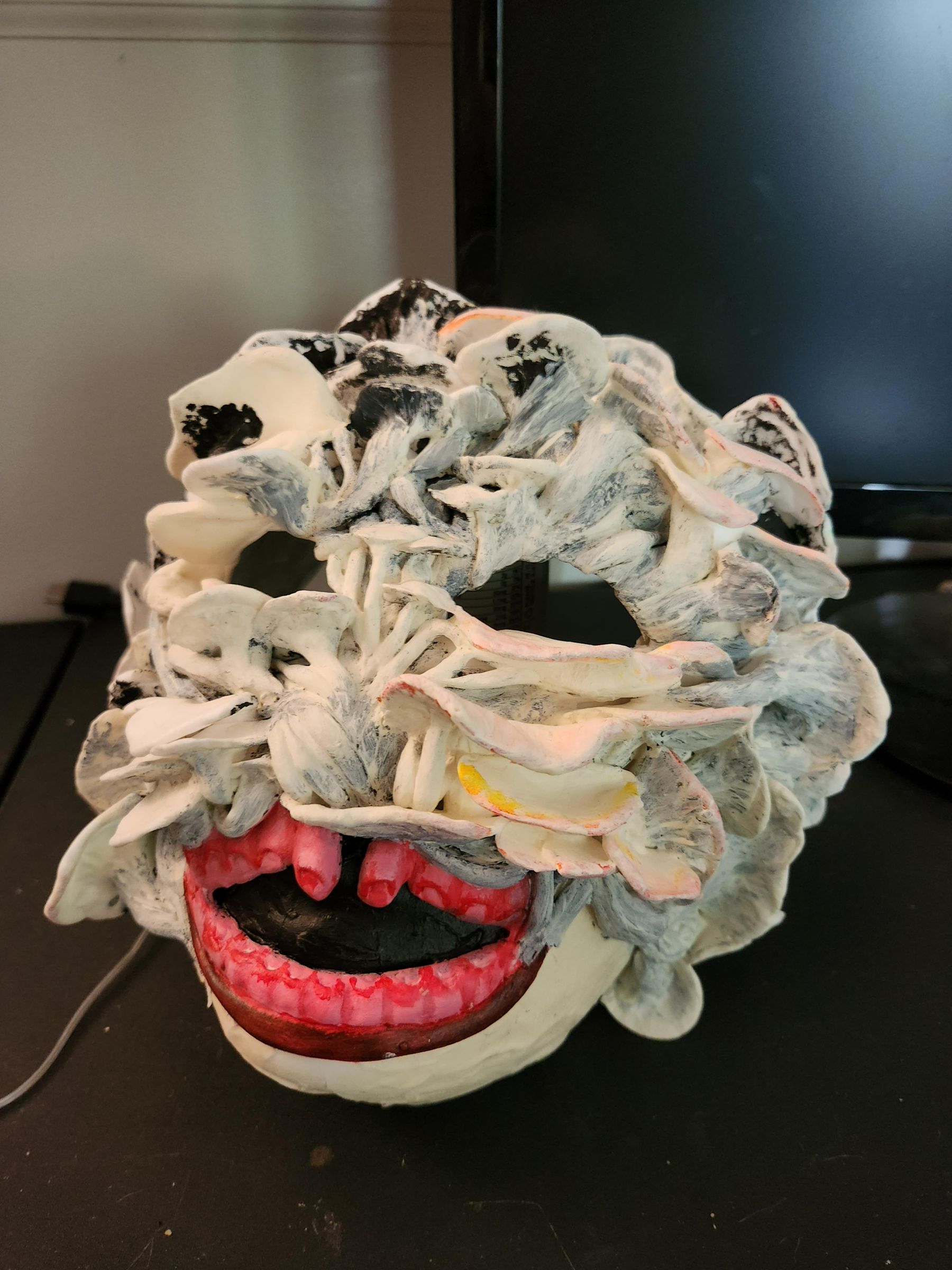 The Last of Us Clicker Mask : 13 Steps (with Pictures) - Instructables