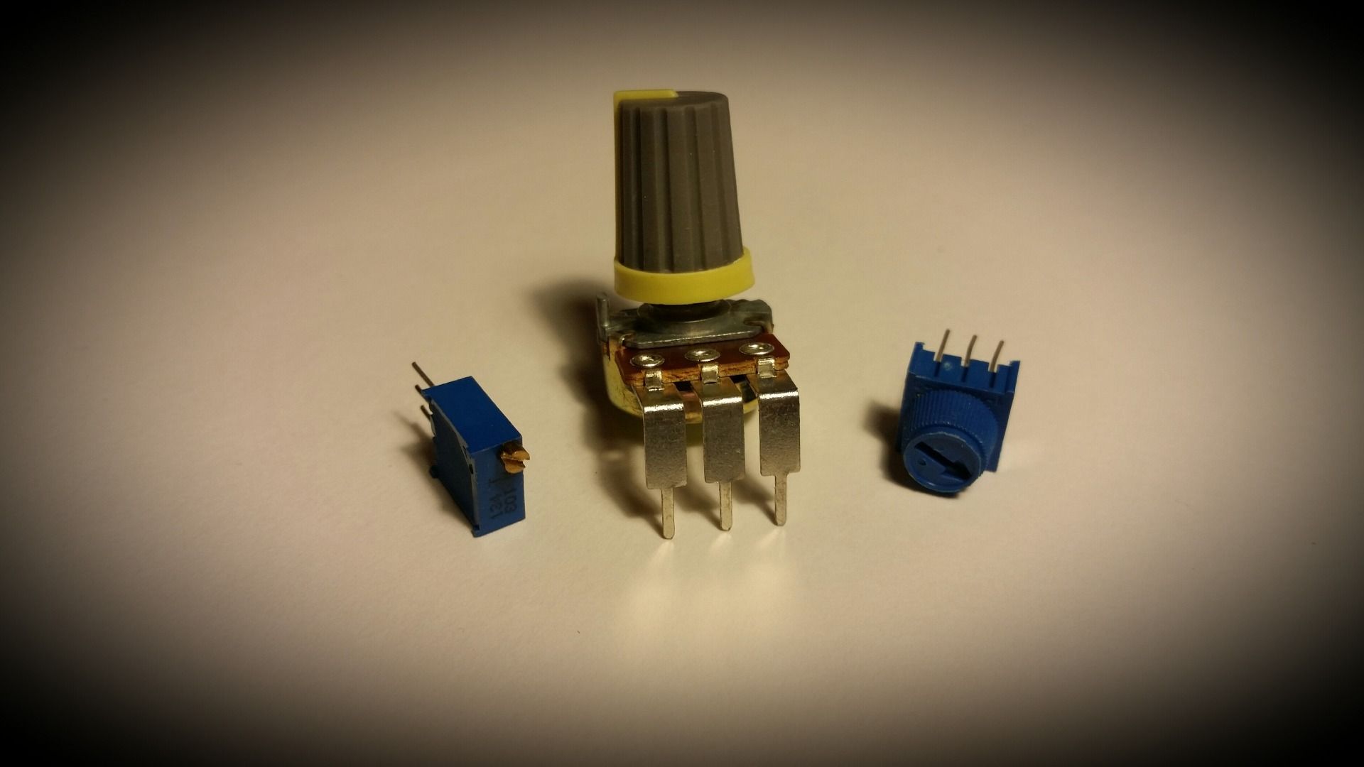 How to Use a Potentiometer As a Voltage Divider. : 5 Steps (with ...