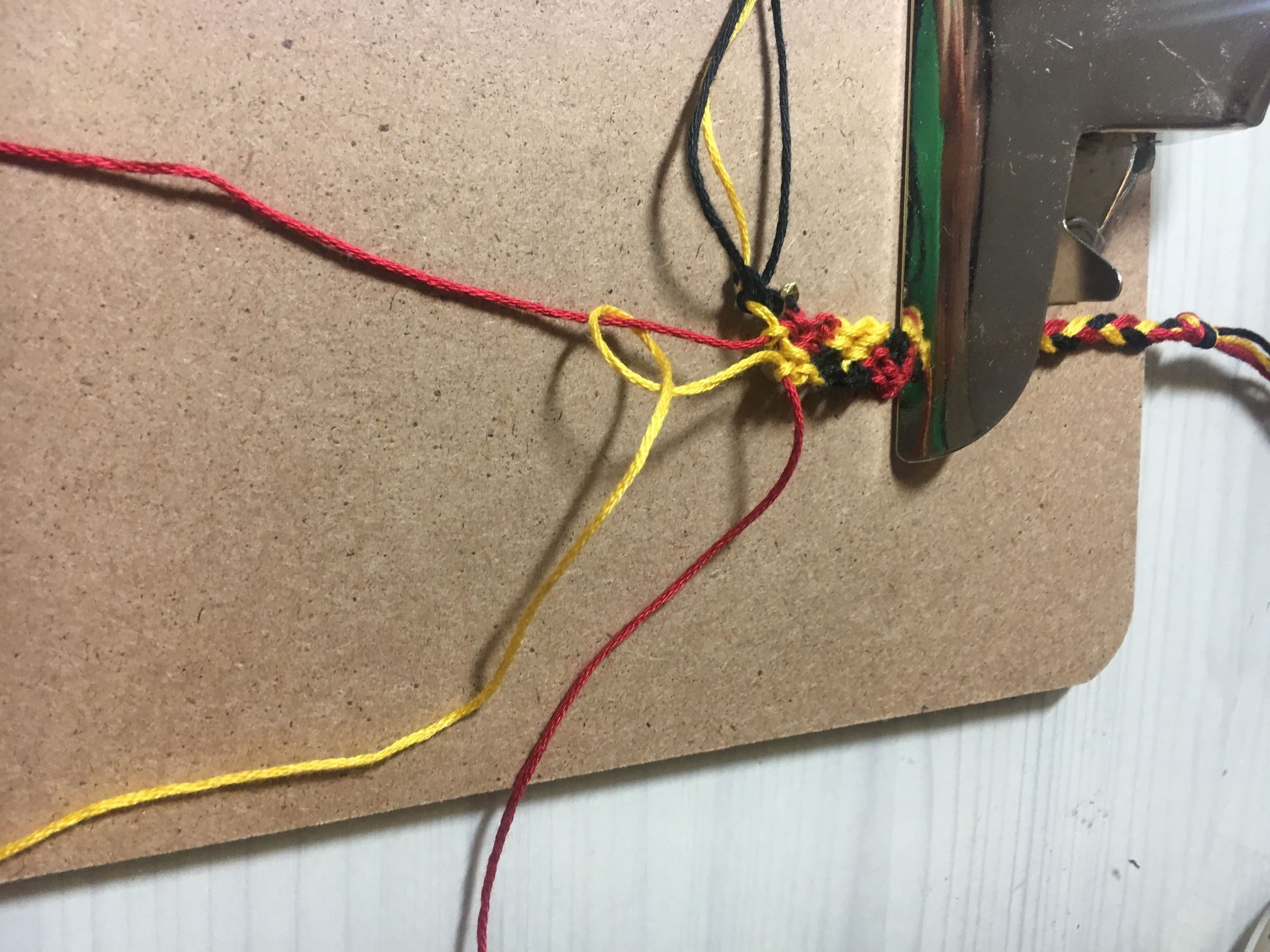 Friendship Bracelet With Adjustable Knots : 9 Steps - Instructables