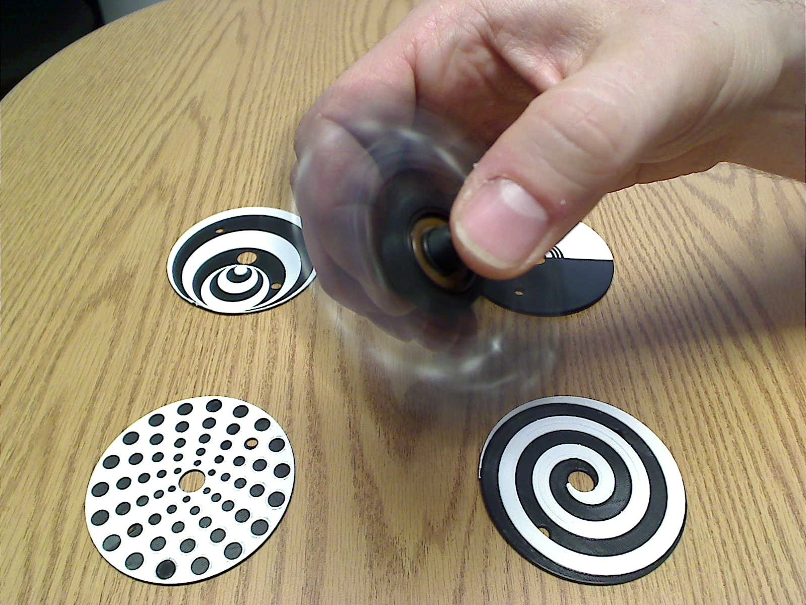 Illusion Spinner - Instructables