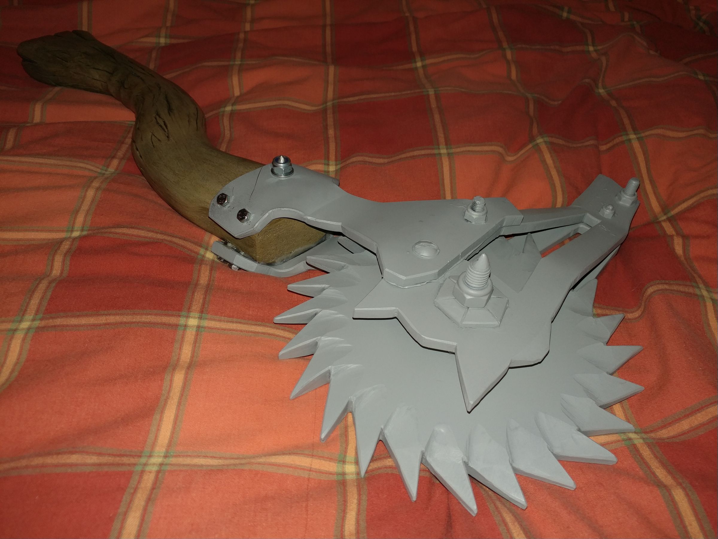 Krieg's Buzz Axe (Borderlands 2) : 8 Steps - Instructables