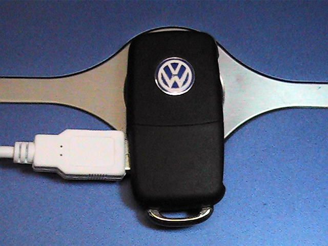 Volkswagen 4GB USB Flipkey for My MK2 : 8 Steps - Instructables