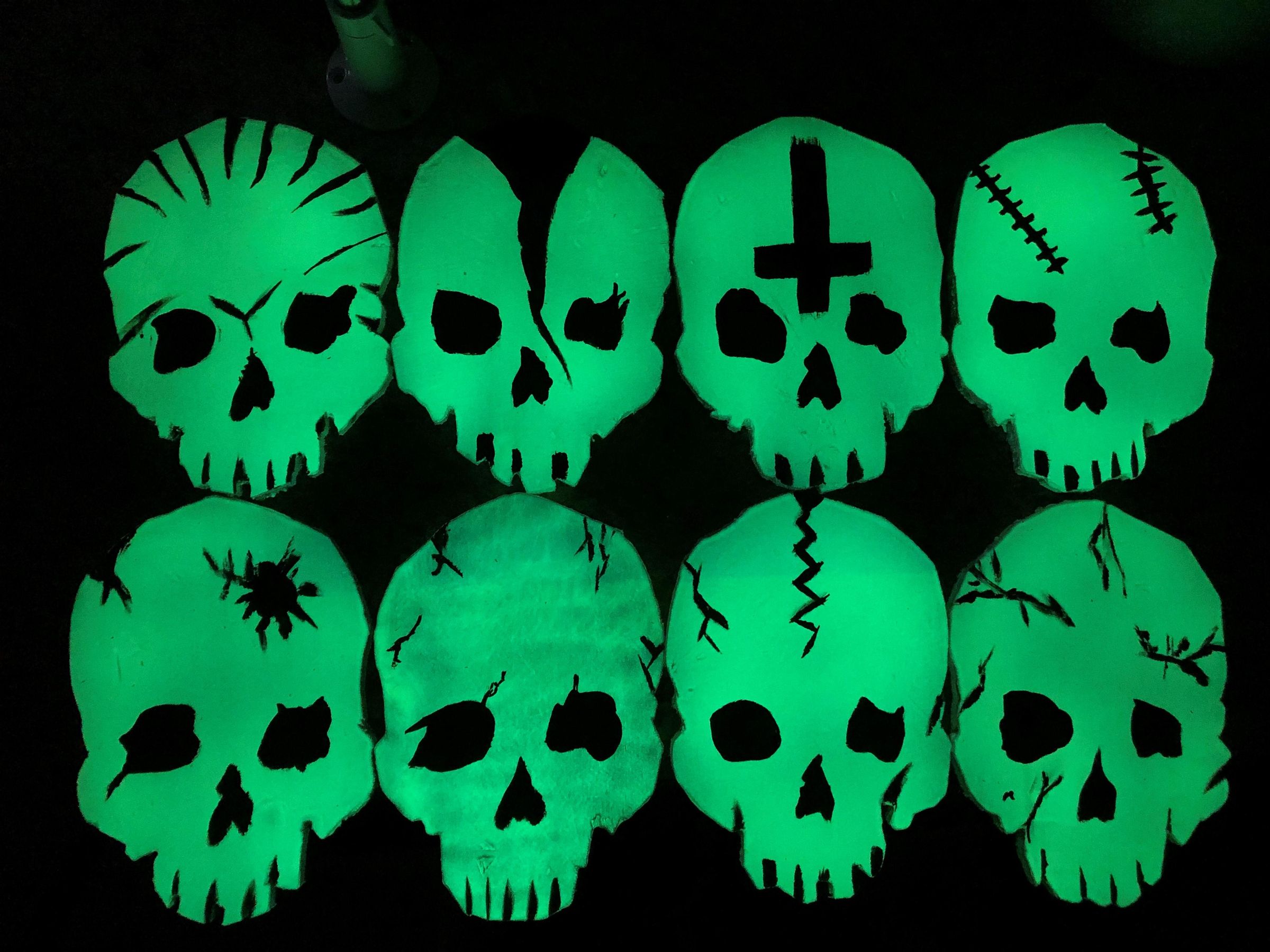 Homemade Glowing or Non-glowing Skull Decorations for Halloween : 5 ...