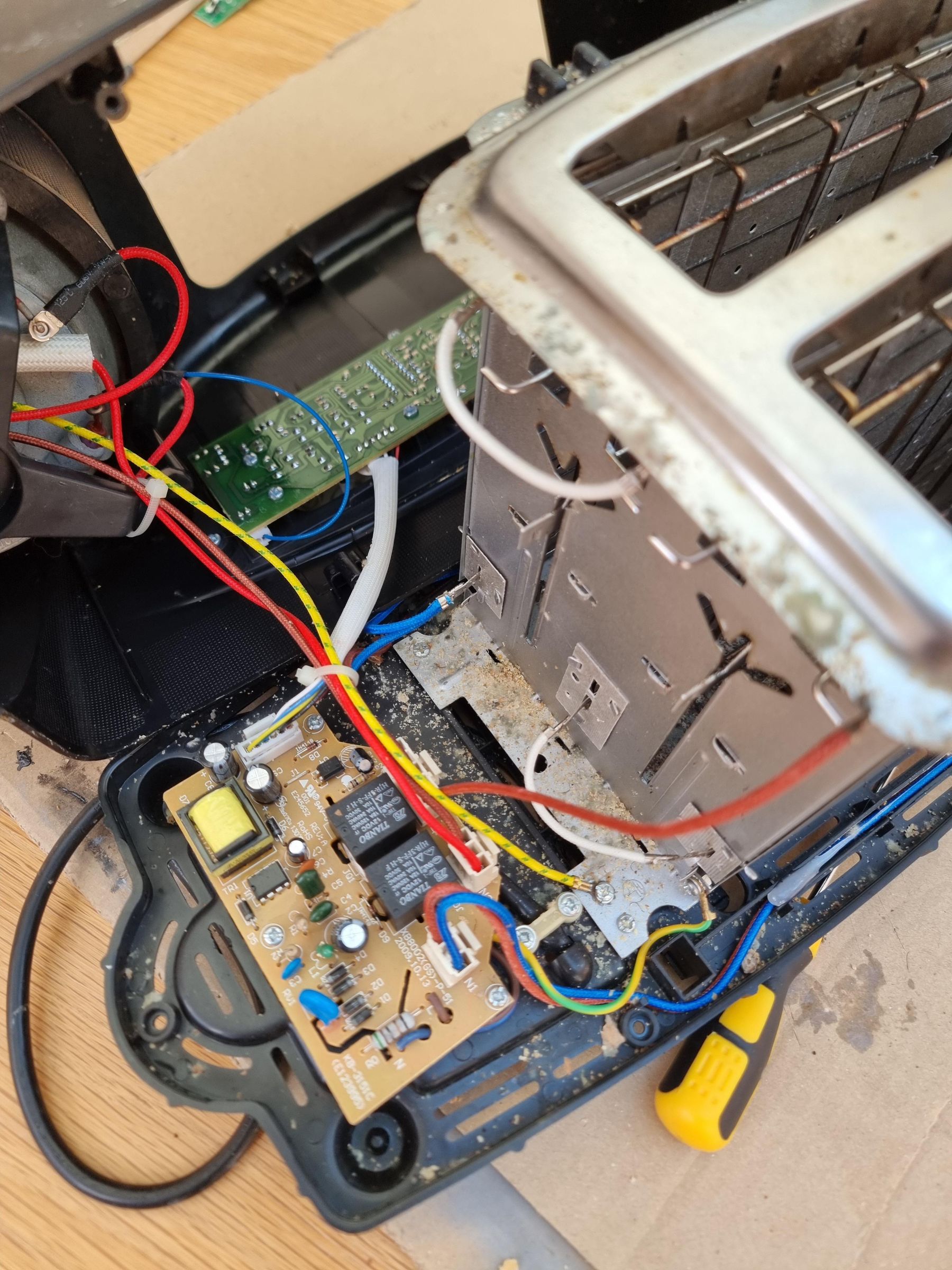 Fix an Old Broken Toaster! : 8 Steps - Instructables