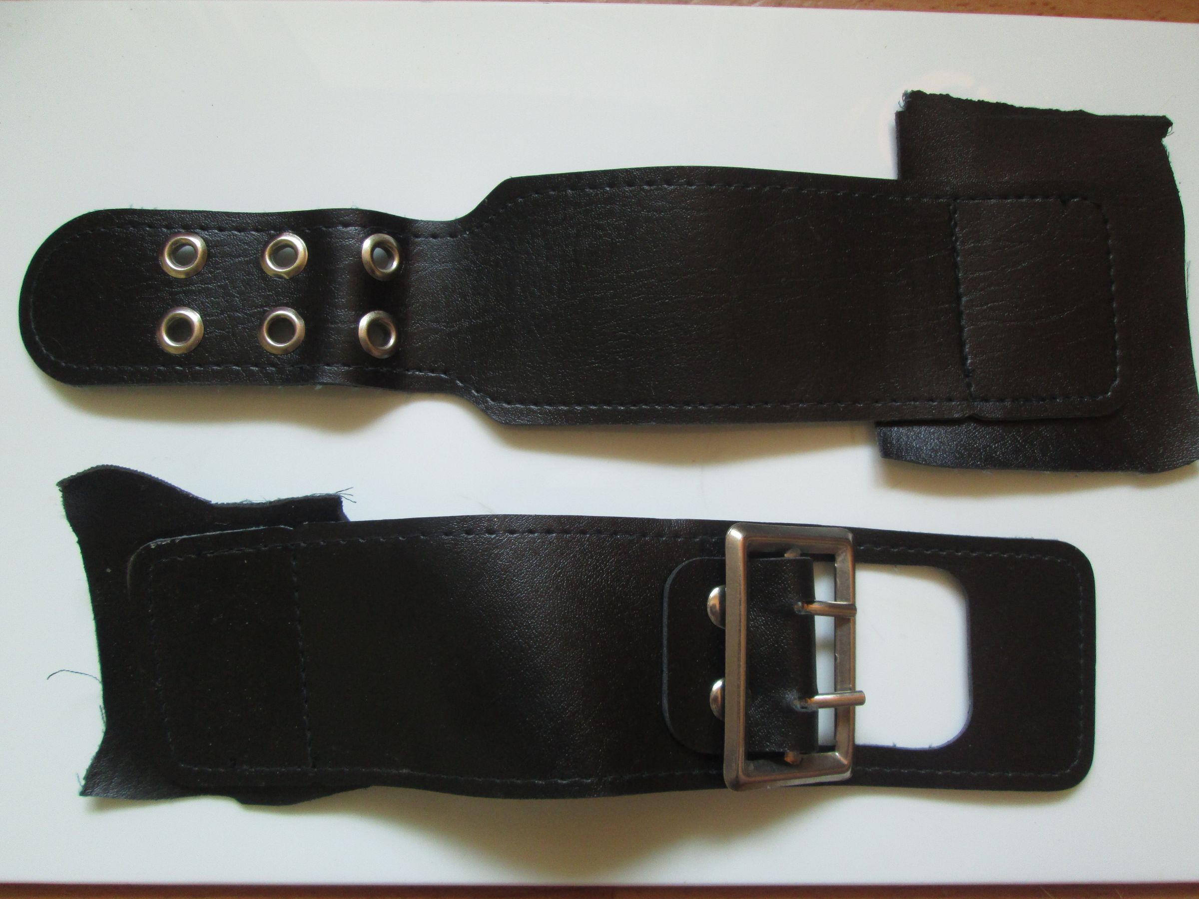 Make Handcuffs From a Suitcase : 5 Steps (with Pictures) - Instructables