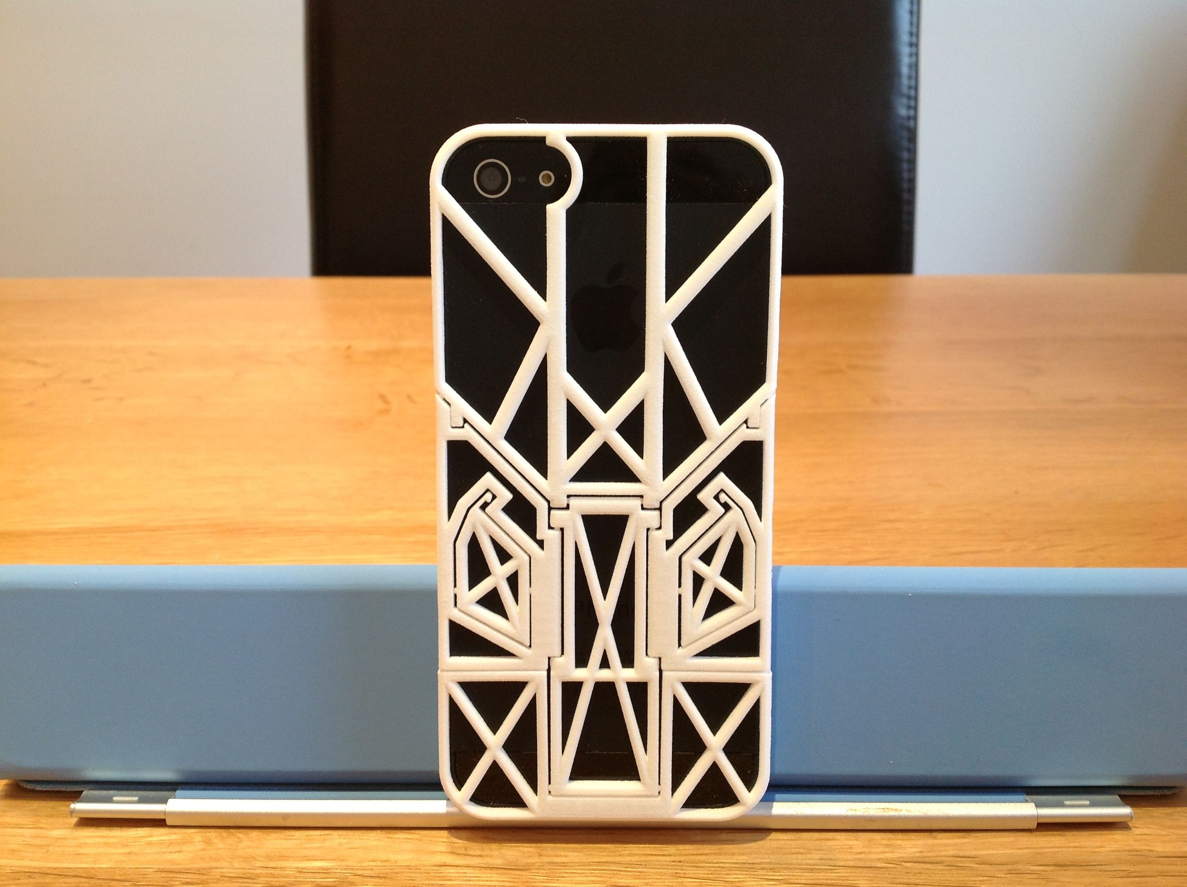 3D Printed Minimalistic IPhone Case With Built in 3 in 1 Kickstands ...