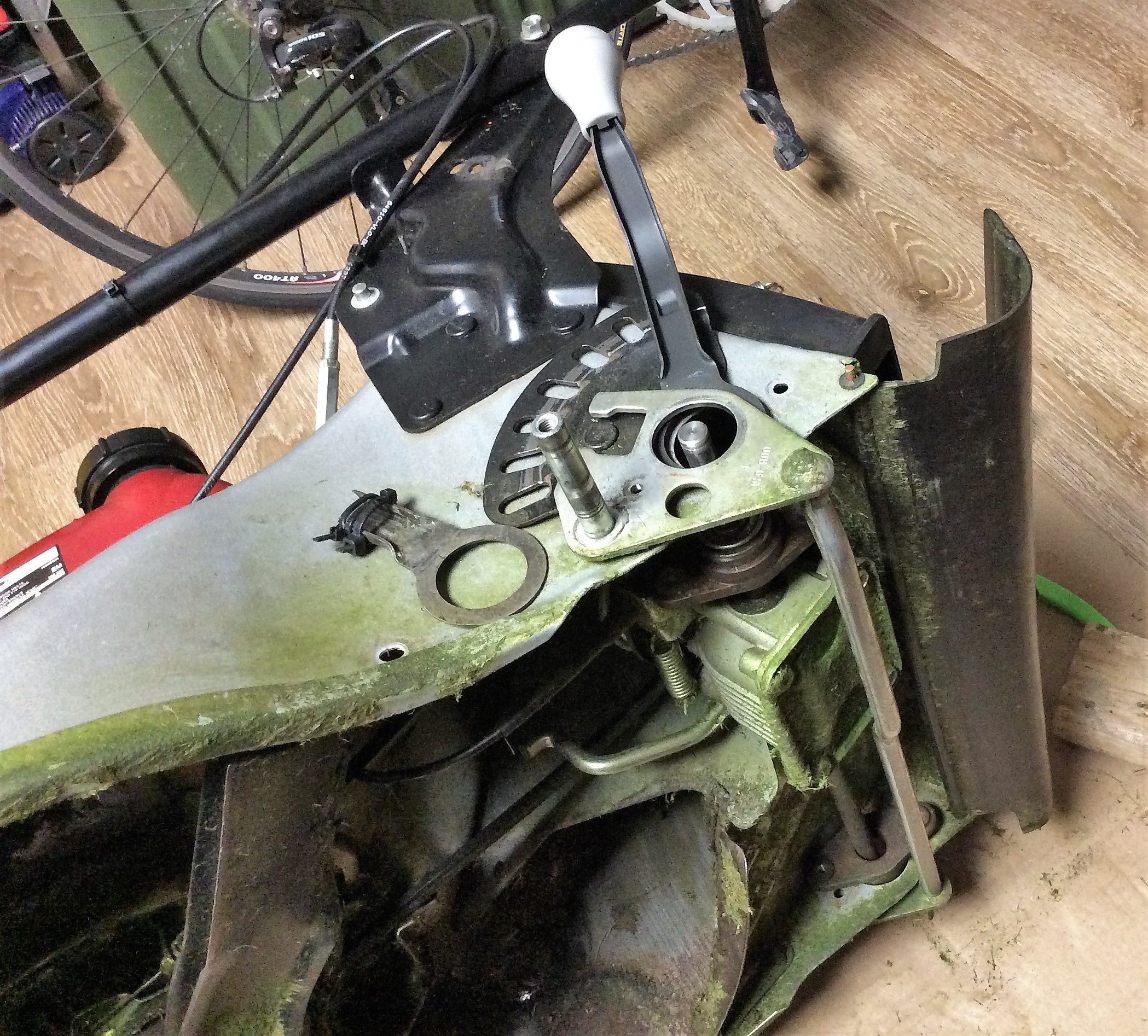 Fix the Rear Adjustment Lever on a Honda Lawnmower (HRR216) : 5 Steps ...