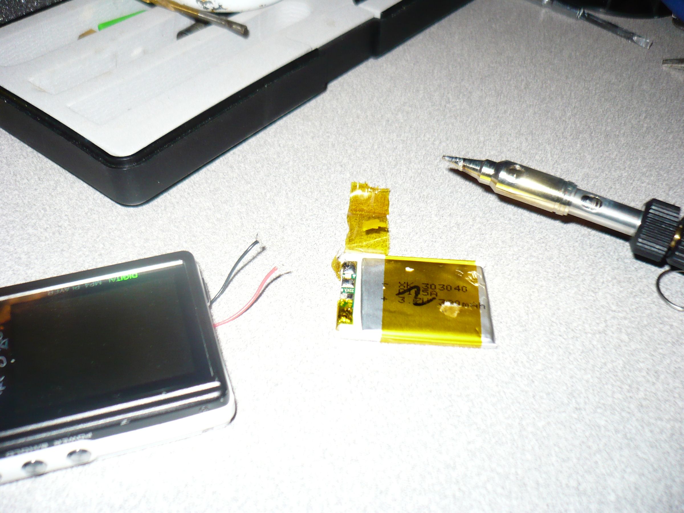 Hip Street Mp3 Mp4 Player Battery Replacment From a Cell Phone : 6 ...