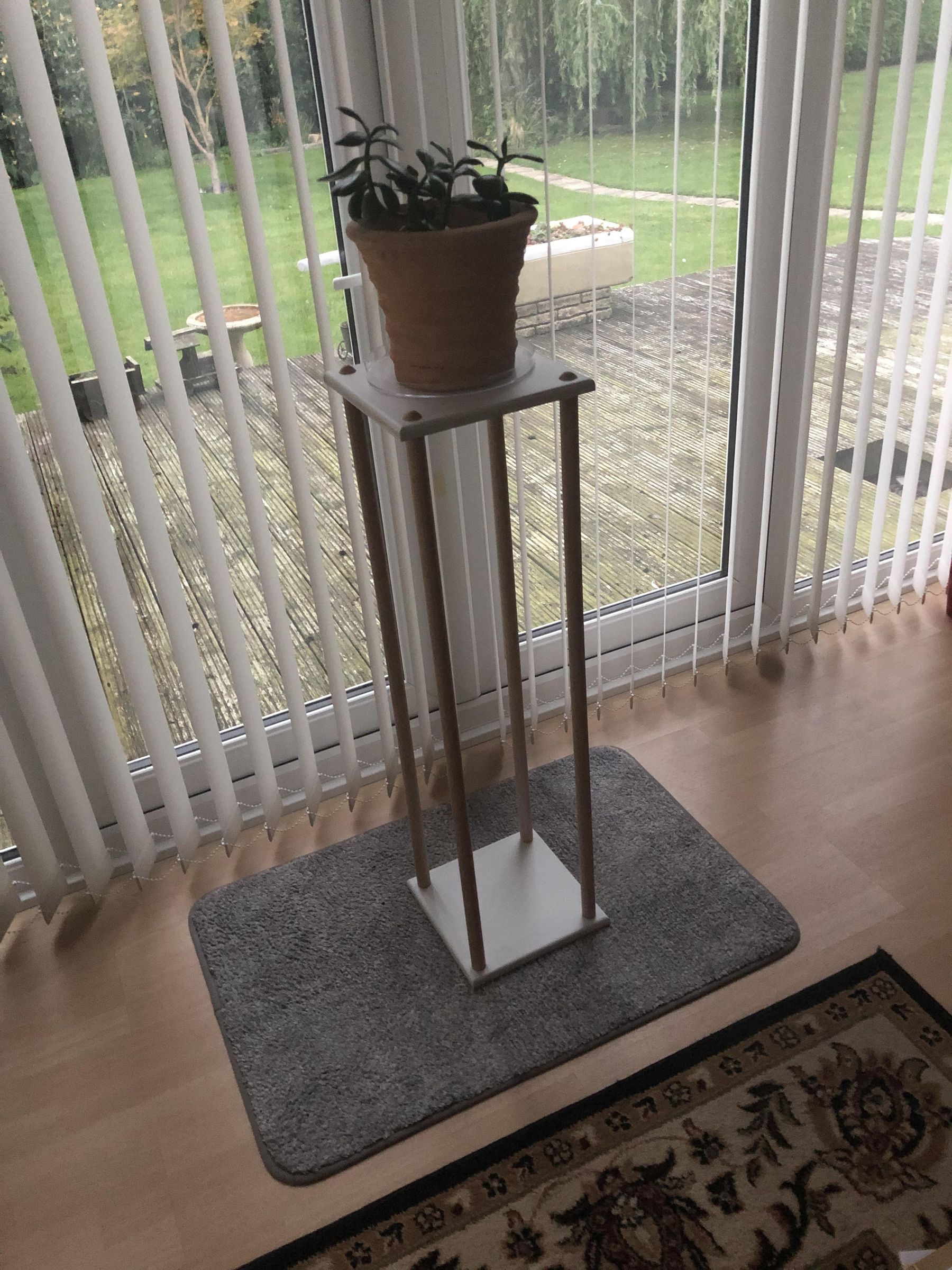 Broom Shaft and MDF Tall Plant Stand El Cheapo! : 5 Steps (with ...