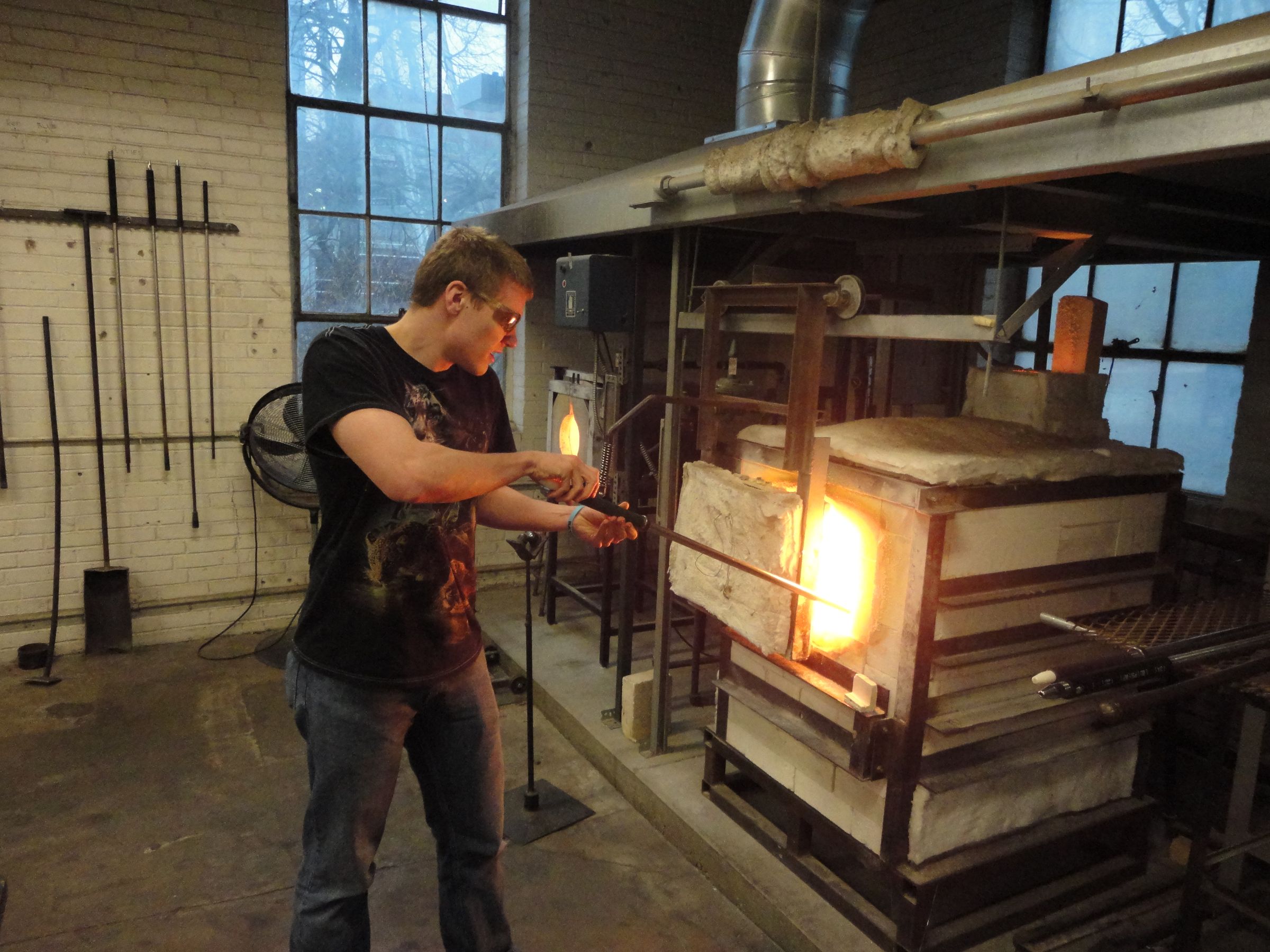 Glass Blowing a Christmas Ornament--For Beginning Gaffers : 25 Steps ...