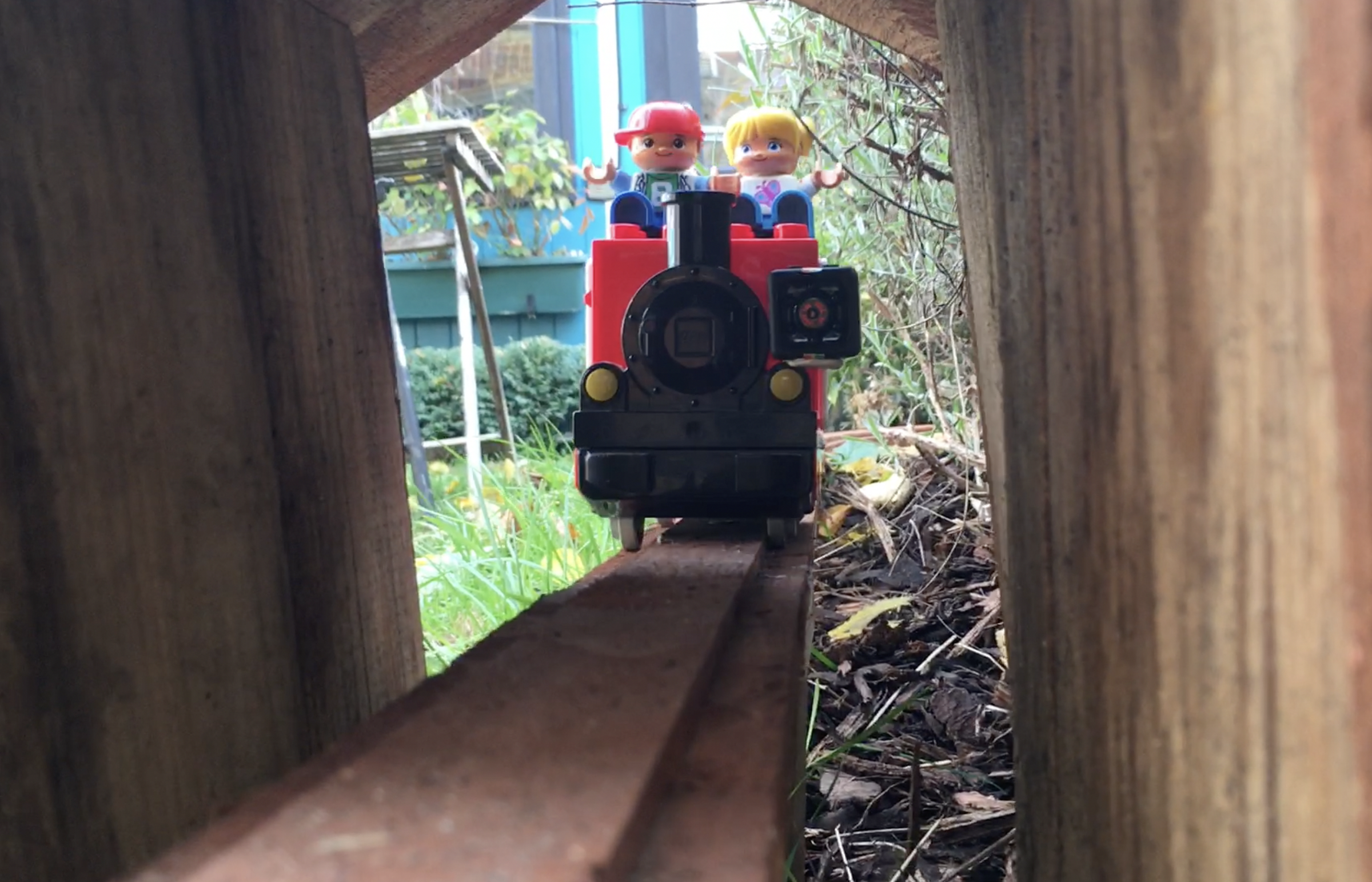 The Great Outdoor Duplo Train Track - Made From Pallets : 14 Steps ...