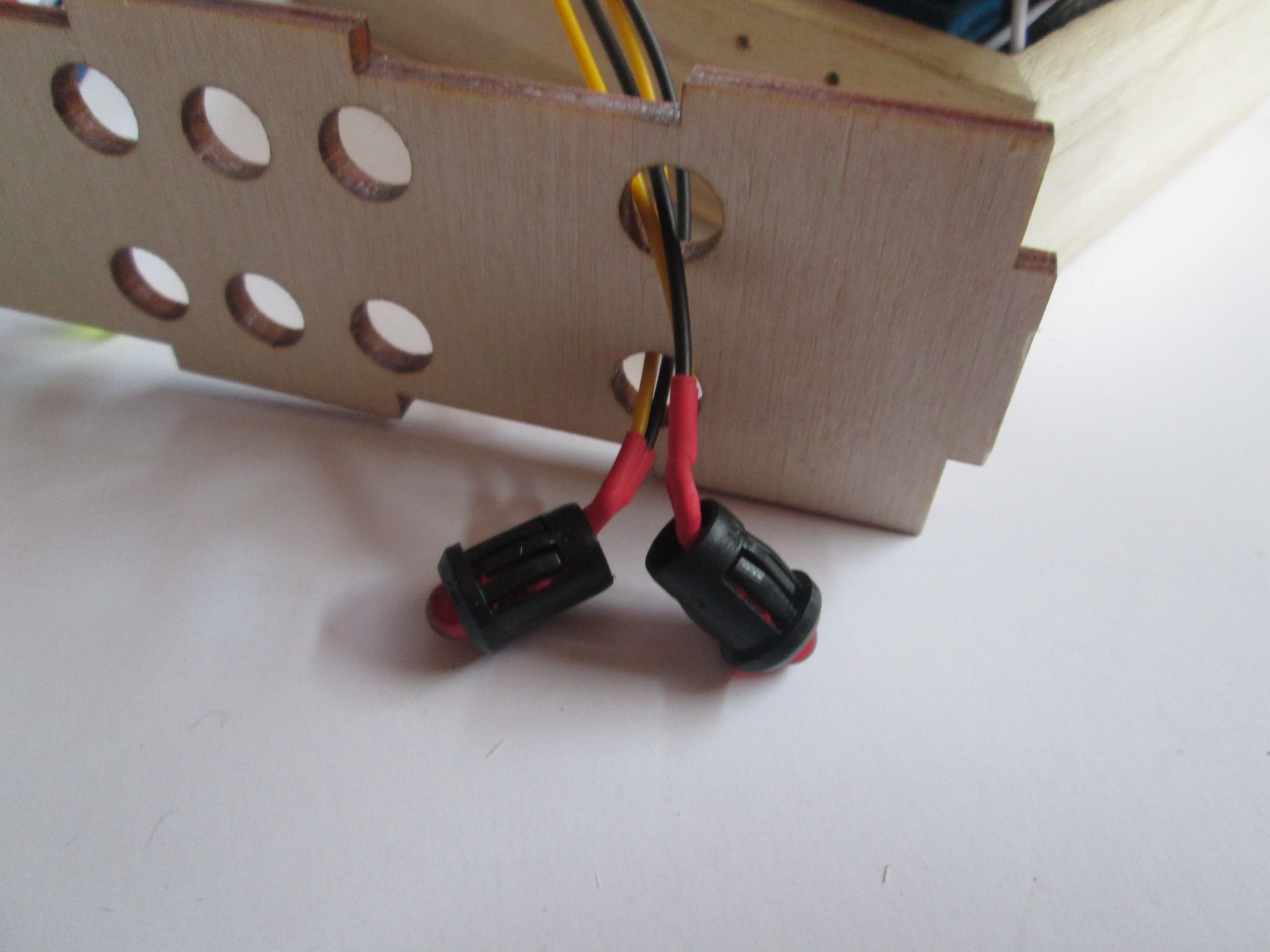 R/C Car Drag Racing Lights : 3 Steps - Instructables