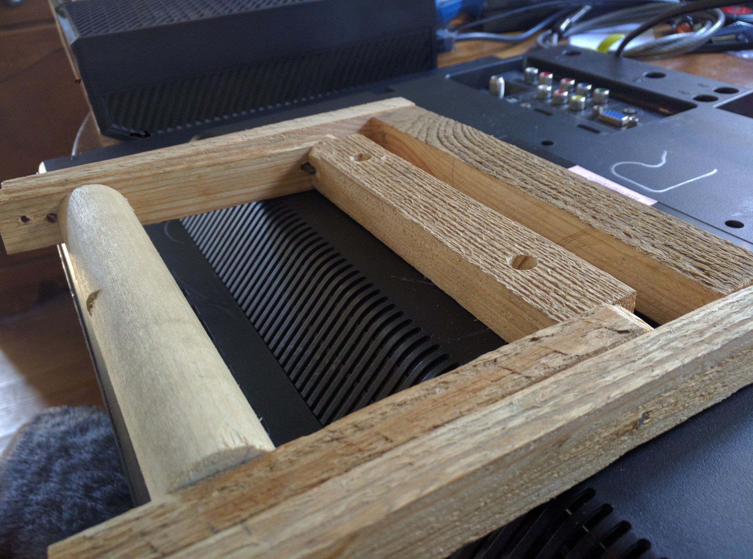 Monitor/TV Stand and Carry Handle : 5 Steps - Instructables