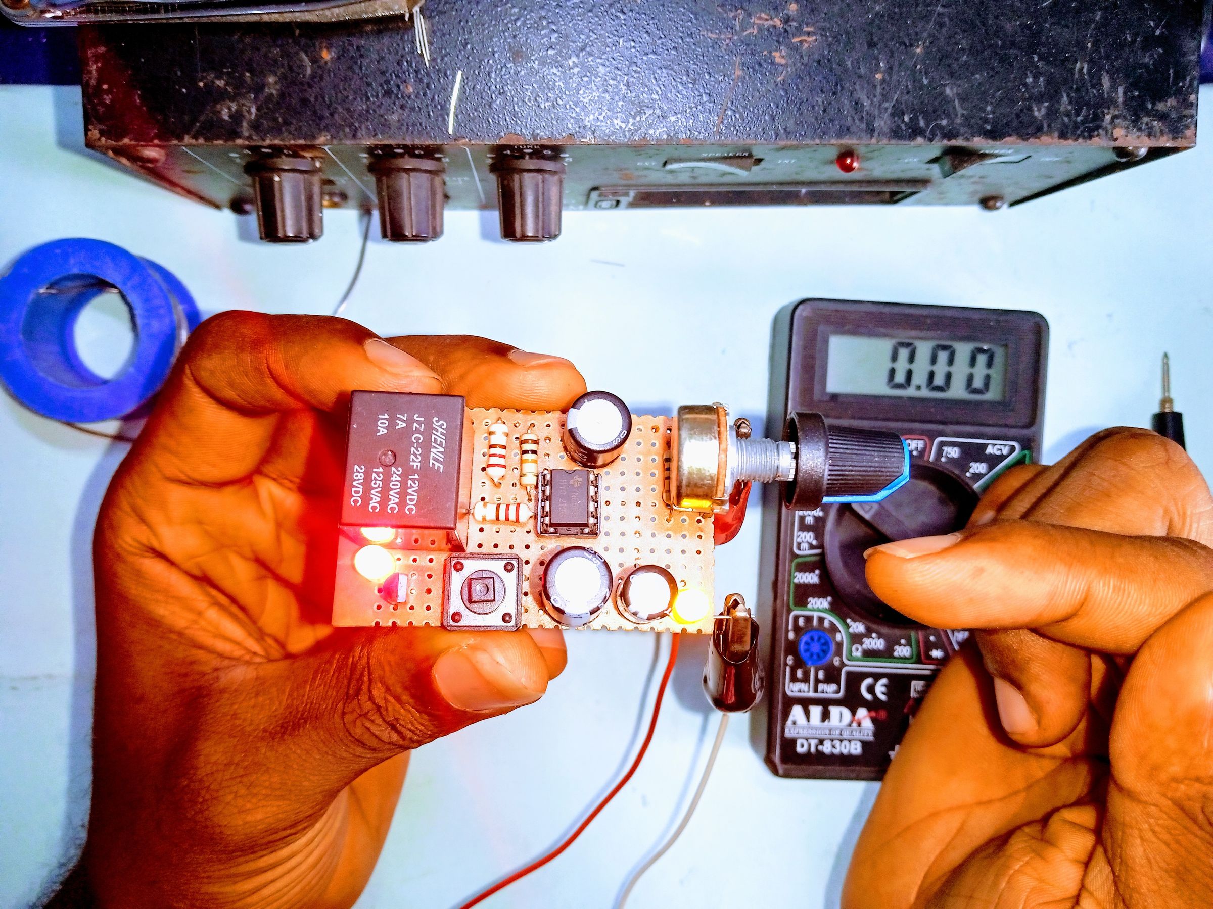 555 Timer Delay Circuit : 10 Steps - Instructables