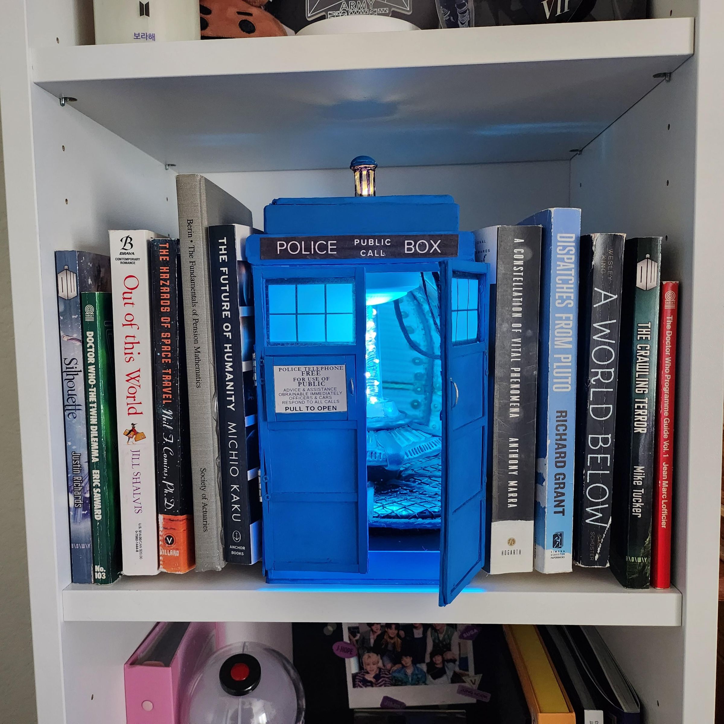 Doctor Who TARDIS Book Nook (That’s Bigger on the Inside!) : 7 Steps ...