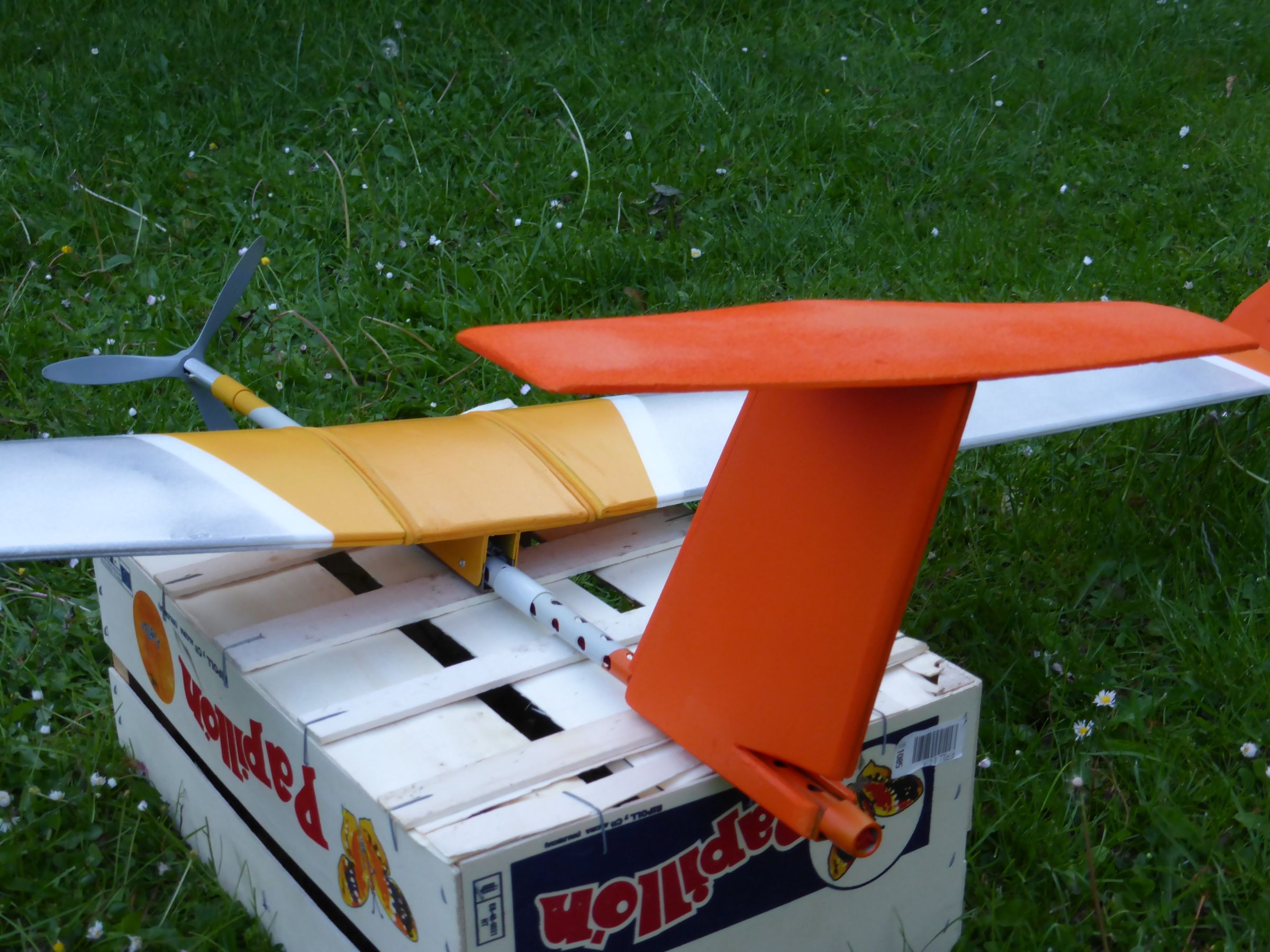 Rubber Band Airplane : 5 Steps (with Pictures) - Instructables
