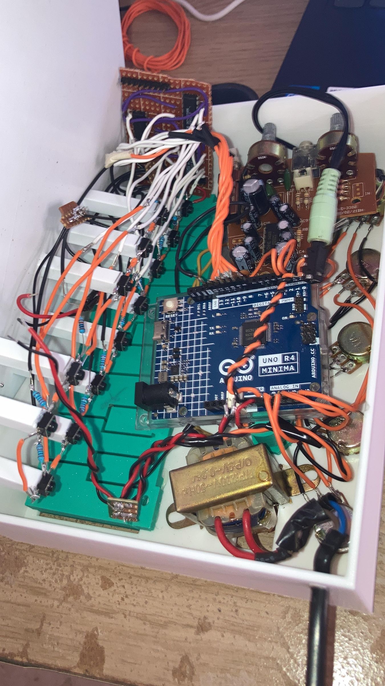 PATRON: DIY Synth : 7 Steps (with Pictures) - Instructables