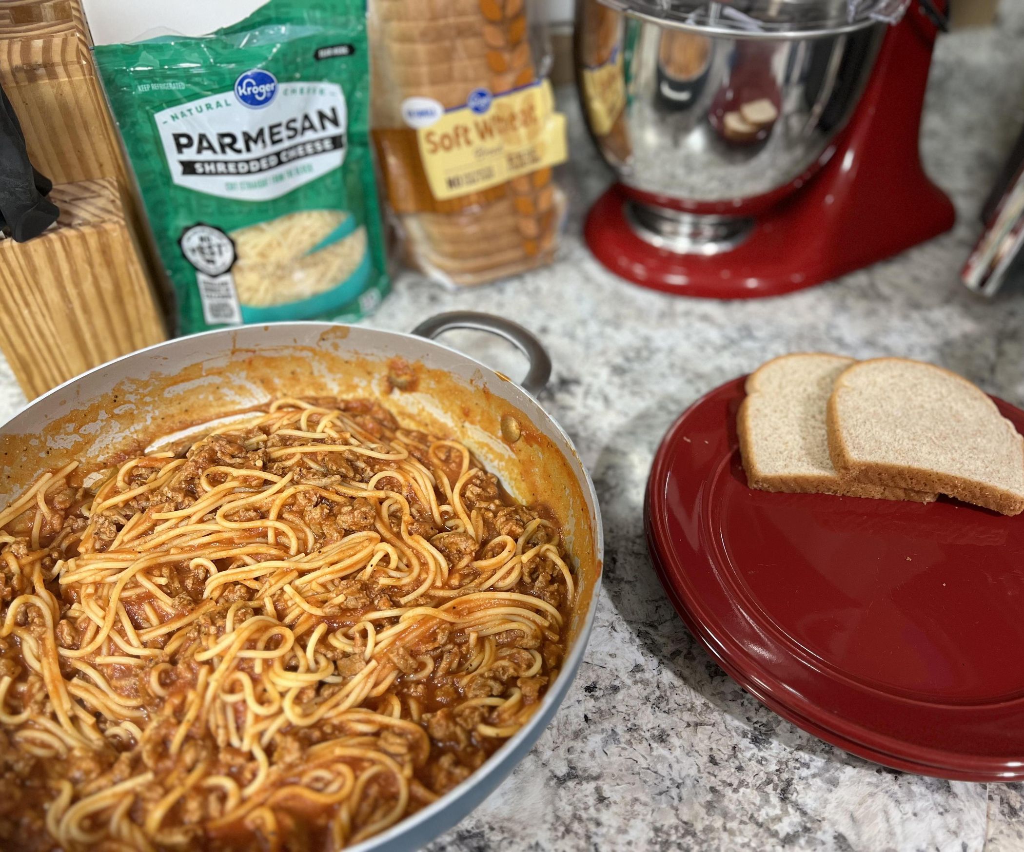 The BEST Spaghetti for a Family of Four Under $10 by TBurton : 10 Steps ...