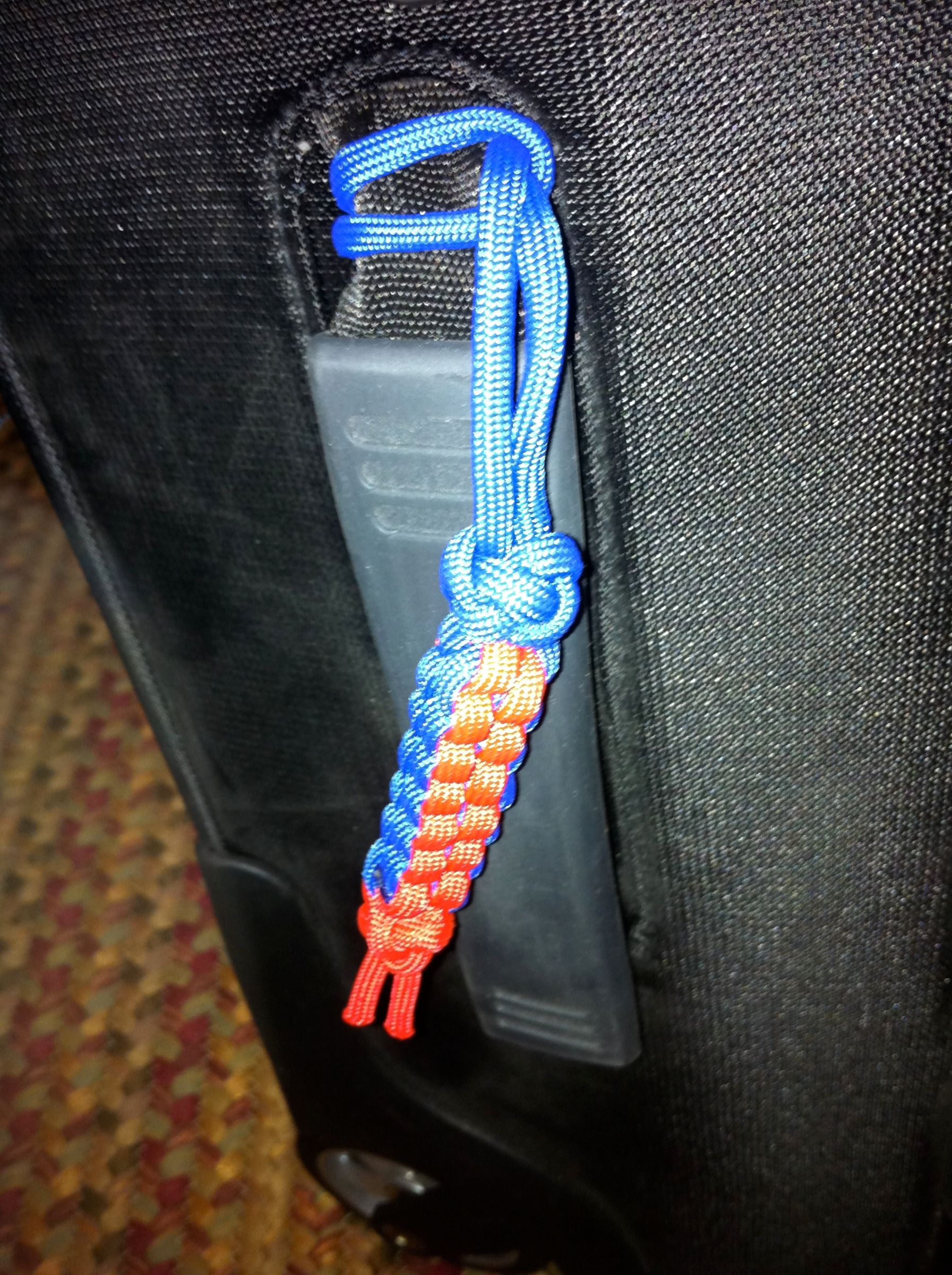 Paracord Luggage Flag - Instructables