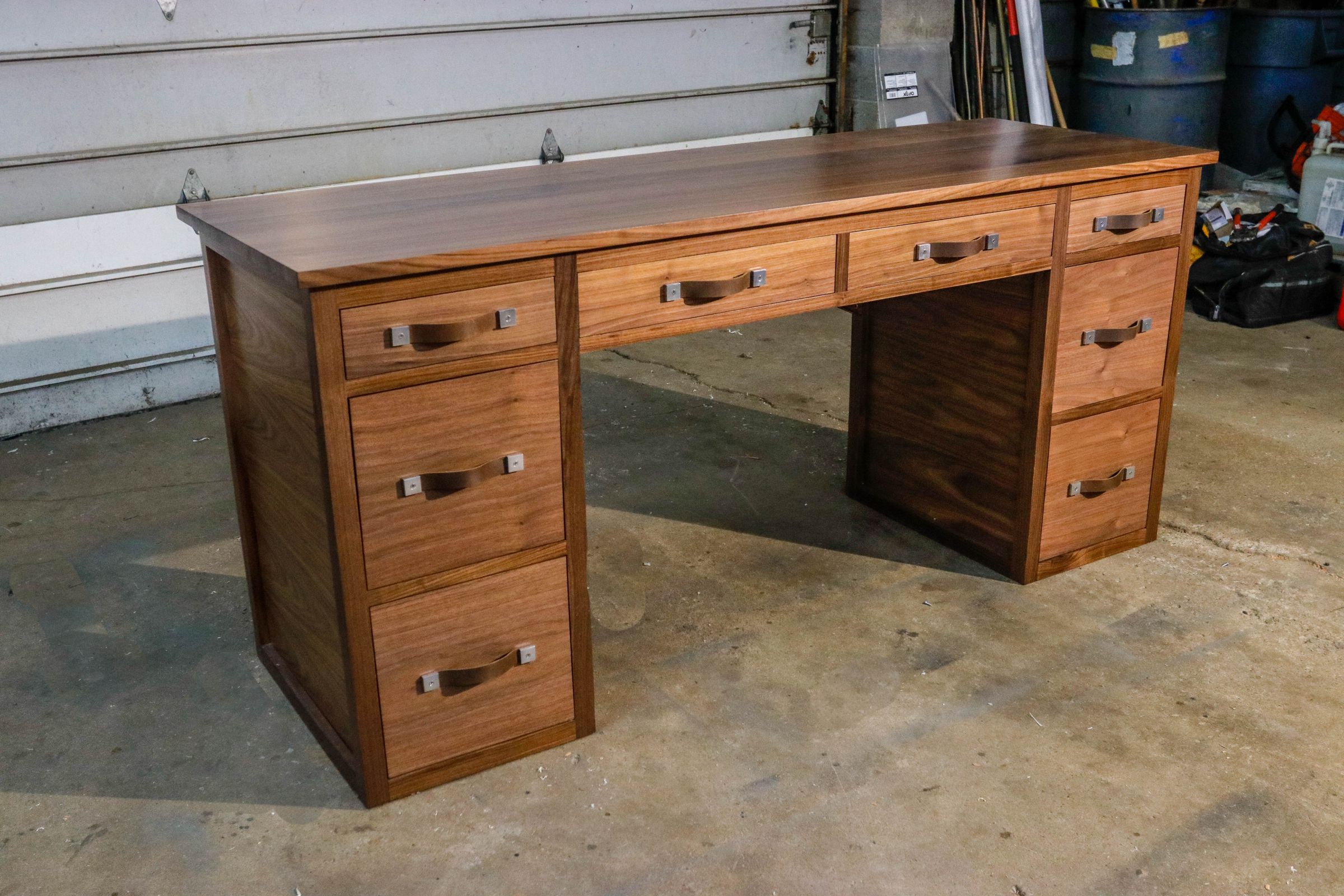 Building a Walnut Office Desk & Pricing It : 9 Steps - Instructables