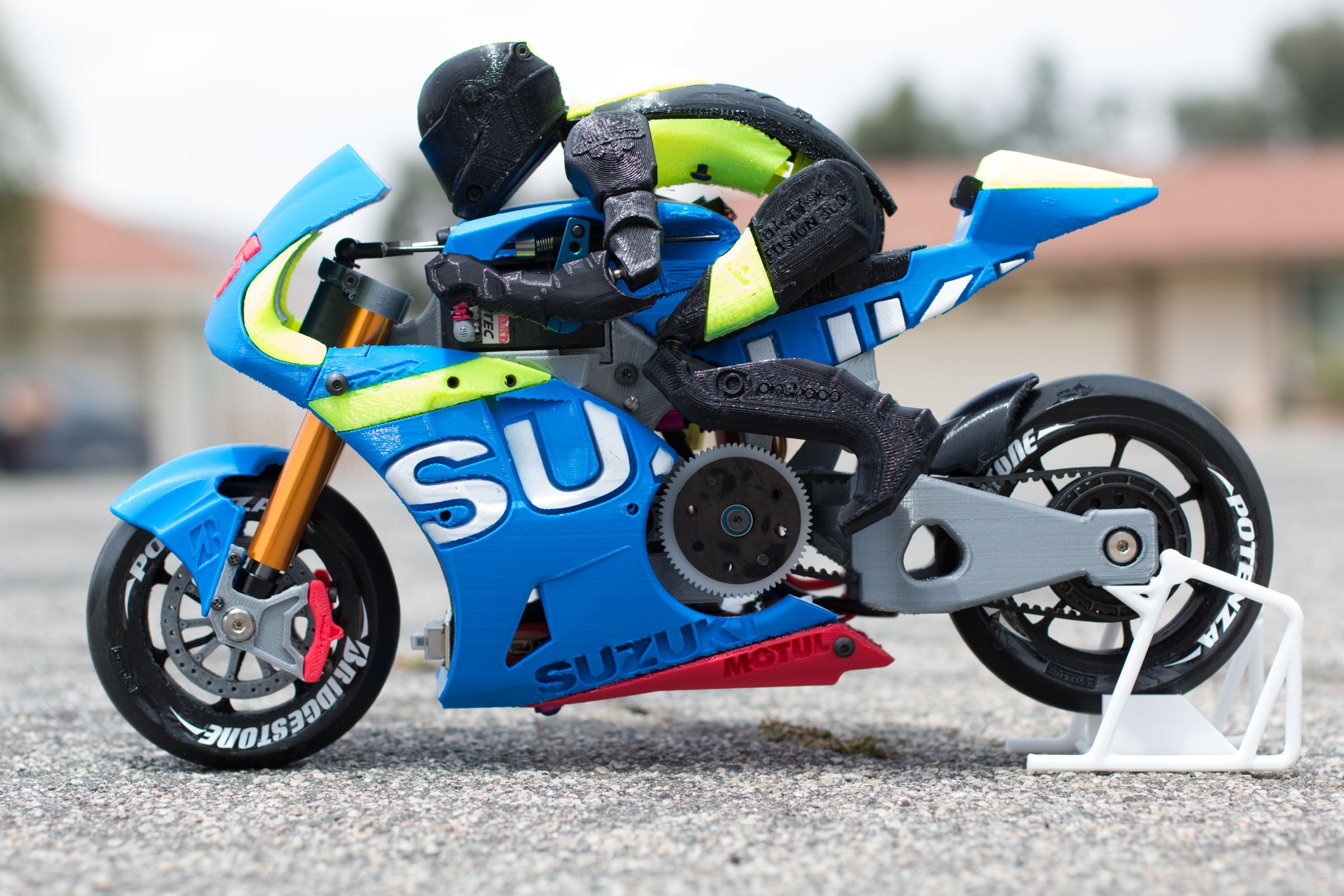2016 Suzuki GSX-RR 1:8 Racing RC MotoGP : 26 Steps (with Pictures ...