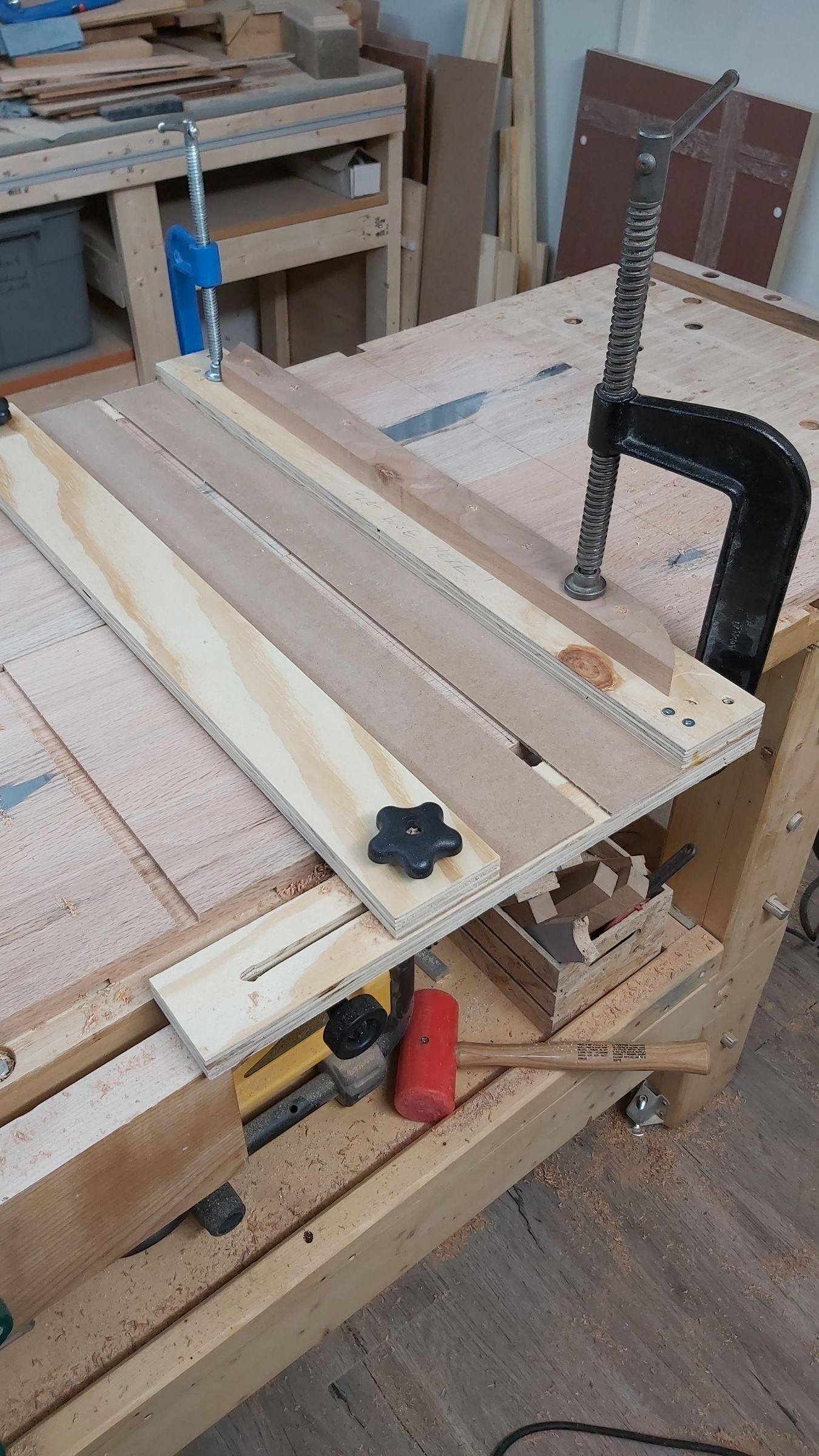 Adjustable Dado Jig From Scrap Wood : 4 Steps (with Pictures ...