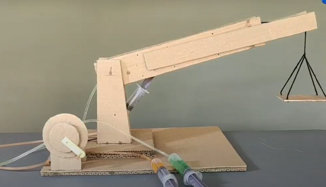 Hydraulic Crane From Cardboard With Pulely : 8 Steps - Instructables