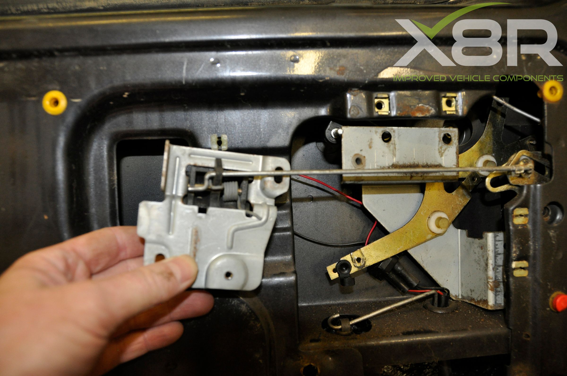 Fitting Our Replacement Door Lock Springs Land Rover Discovery 1 Range ...