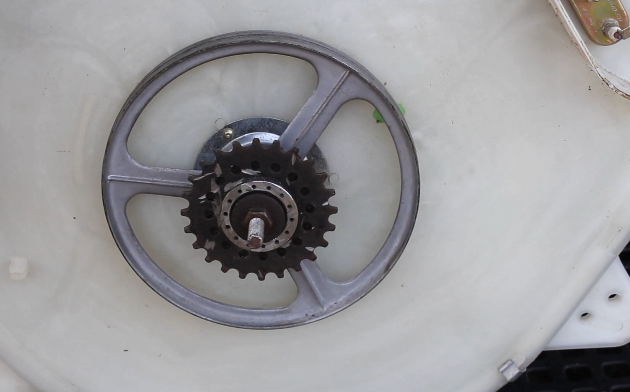 Make a Spin Dryer From a Discarded Washing Machine Drum, an Abandoned ...