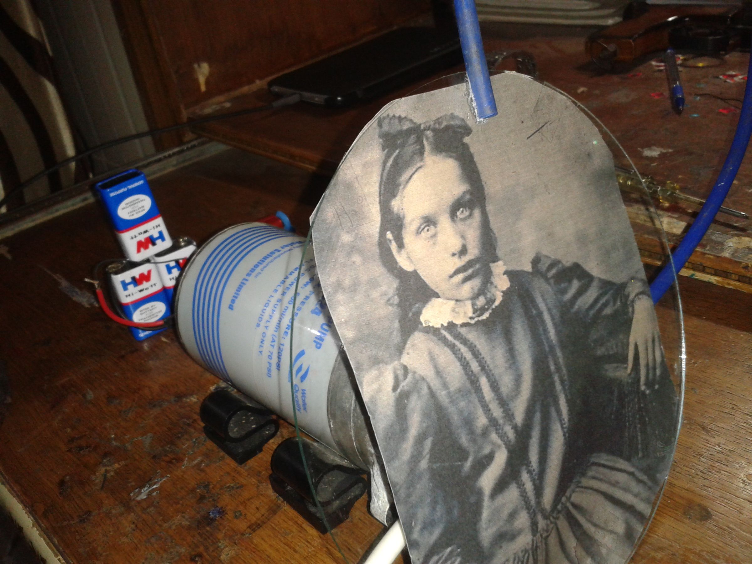 BLOODY PAINTING HALLOWEEN PROP!!! : 14 Steps (with Pictures ...