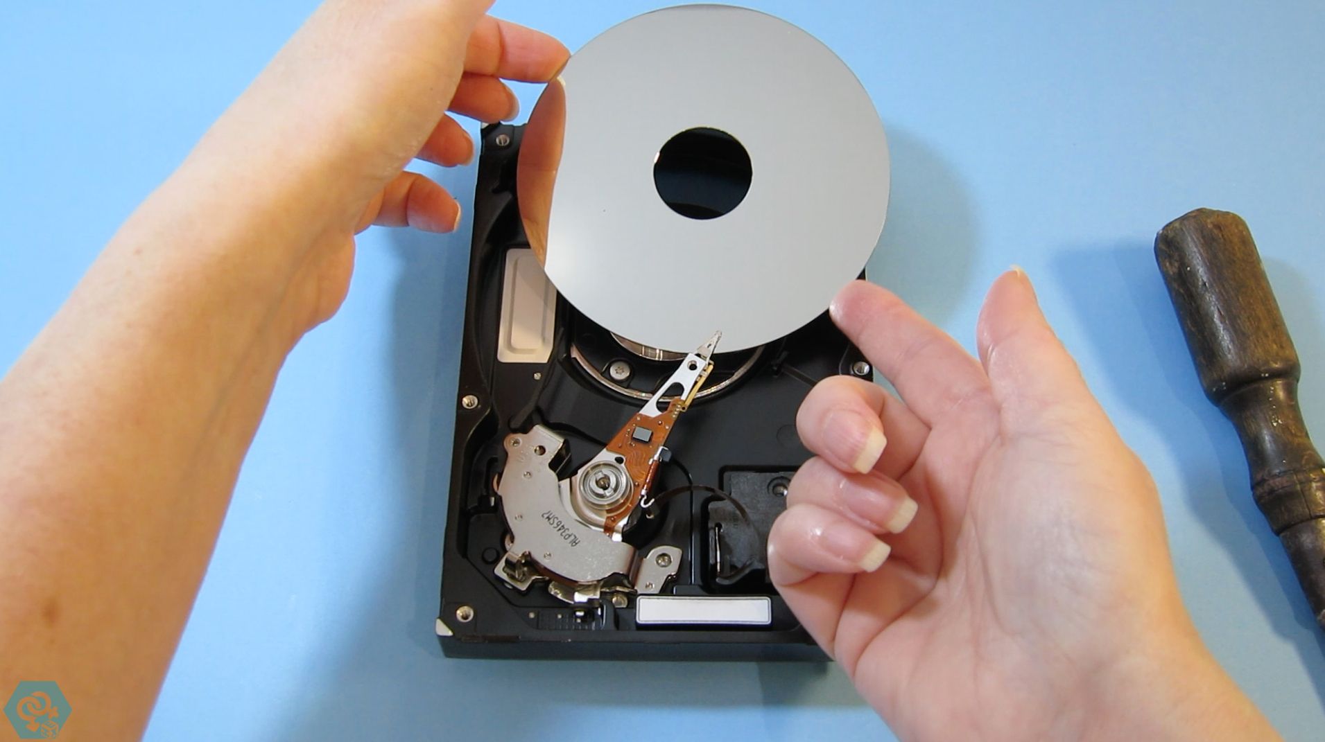 Upcycle a Hard Drive Into a Clock : 19 Steps (with Pictures ...