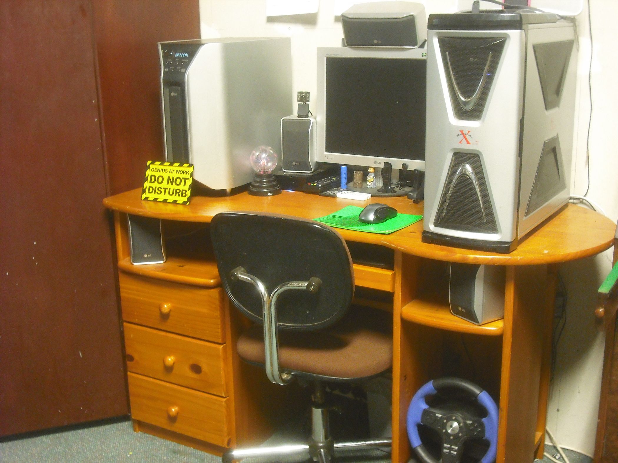 My Awesome PC Workspace : 3 Steps - Instructables