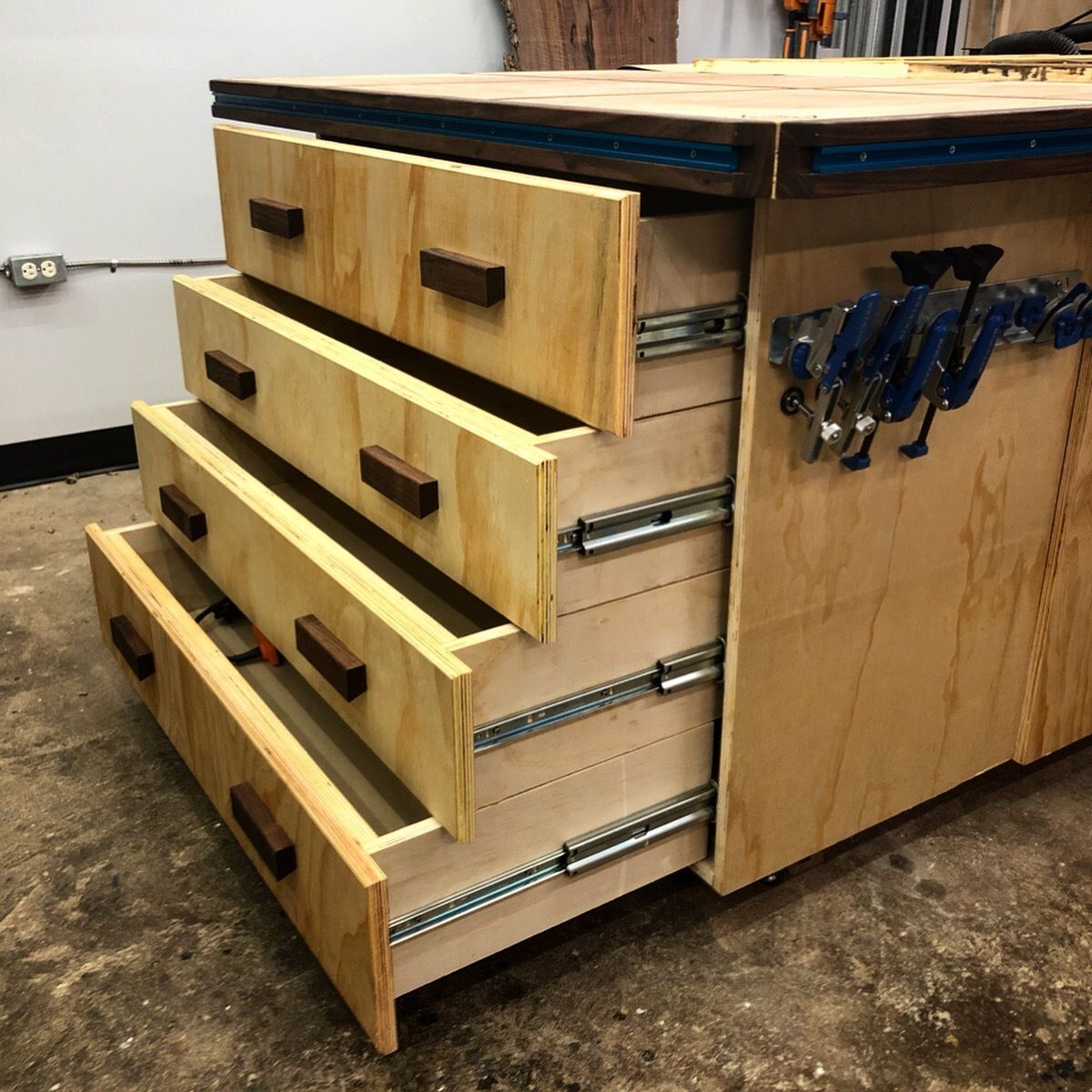 T-Track Assembly Table/Outfeed Table : 23 Steps - Instructables