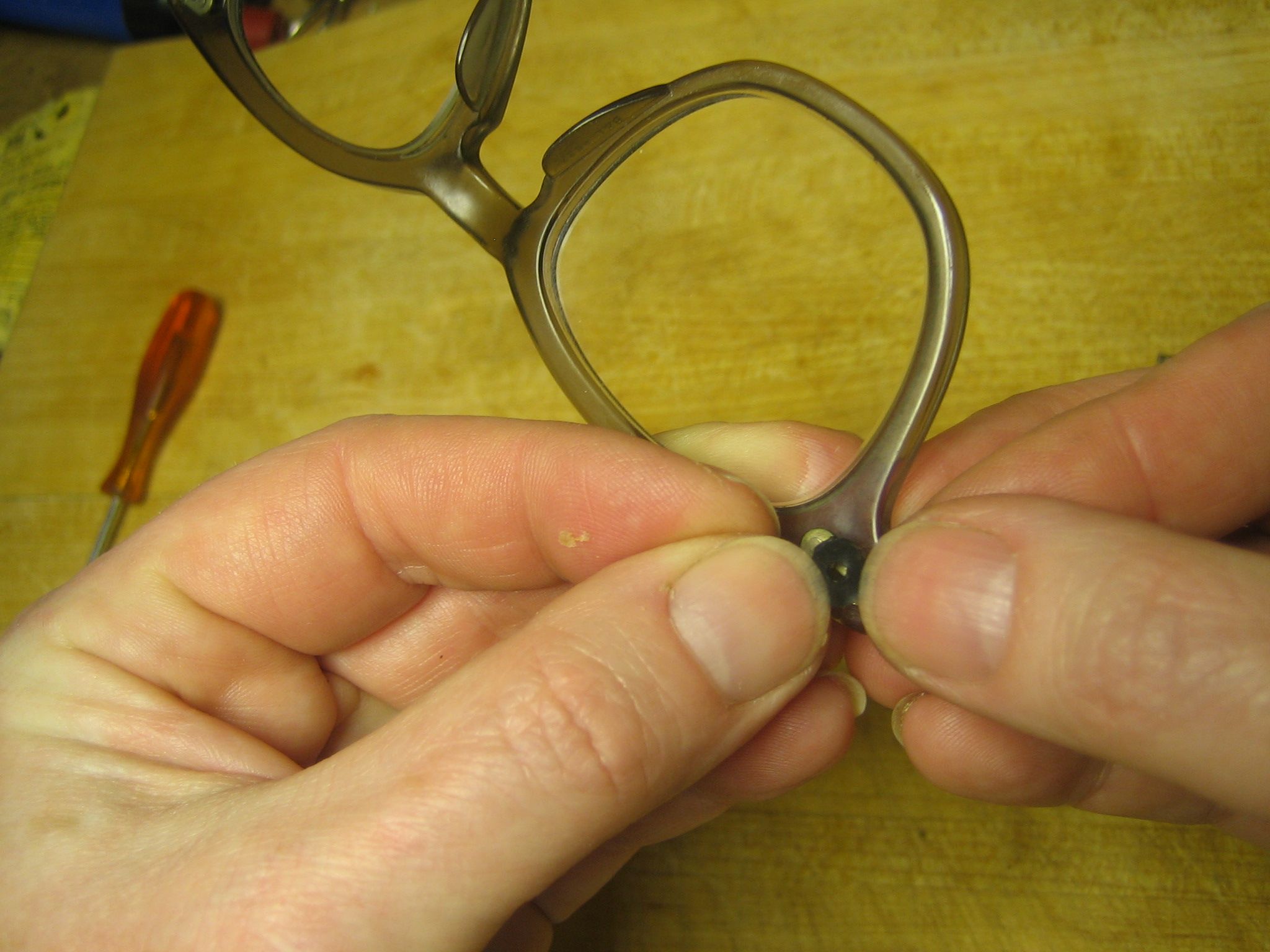 Fix Loose Eyeglasses With a Rubber Band : 5 Steps (with Pictures ...