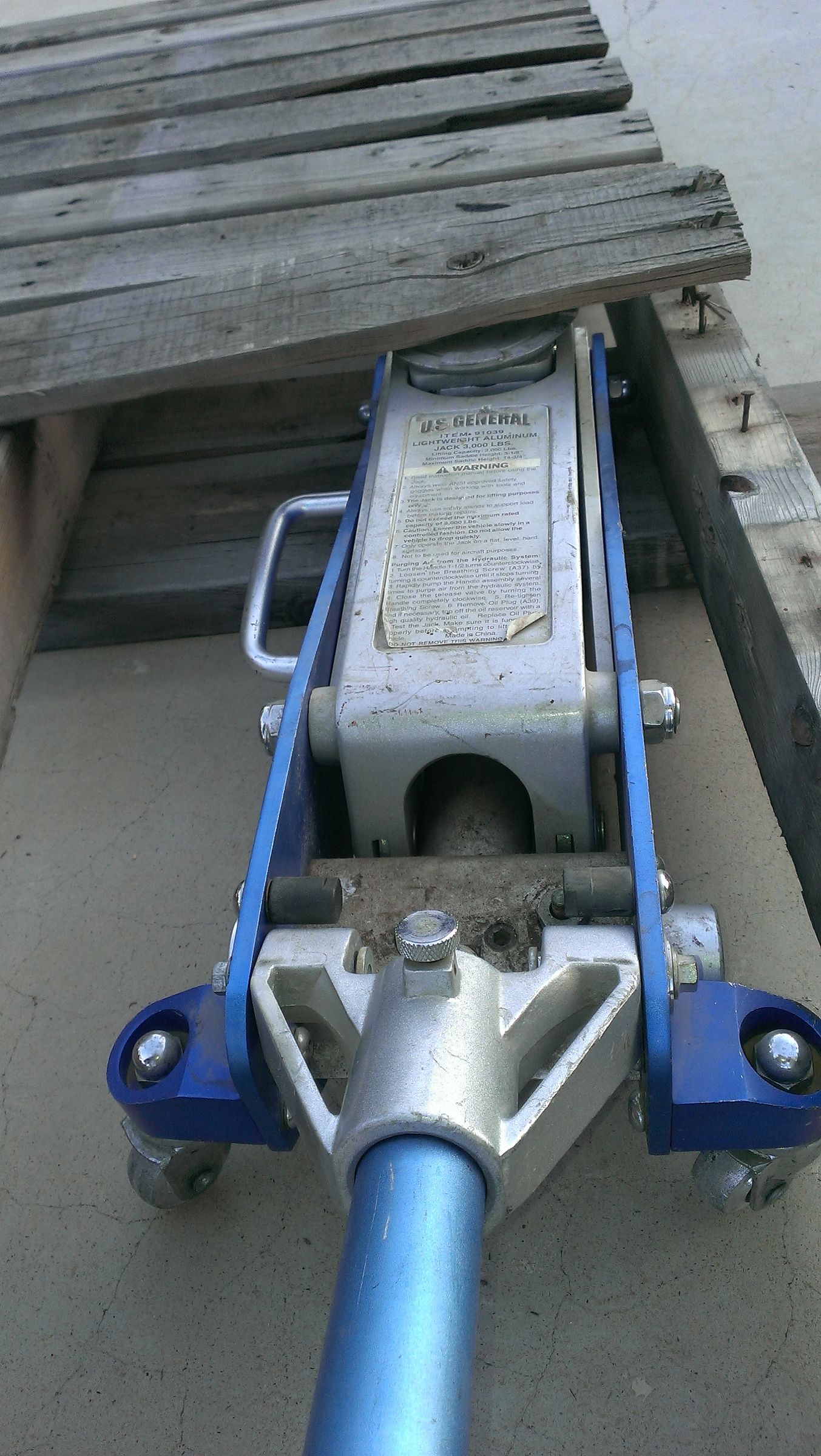 How to Disassemble a Pallet Without a Saw. : 8 Steps - Instructables