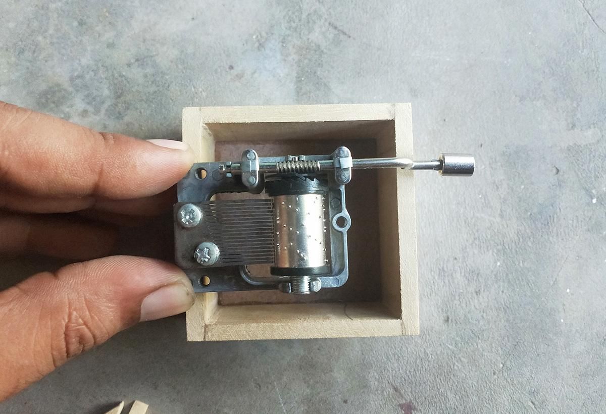 Gramophone - Hand Crank Melody Music Box : 19 Steps (with Pictures ...