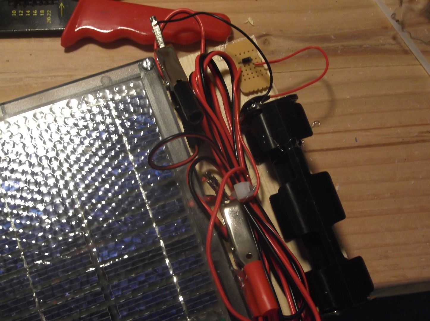 DIY Solar Battery Charger : 6 Steps (with Pictures) - Instructables
