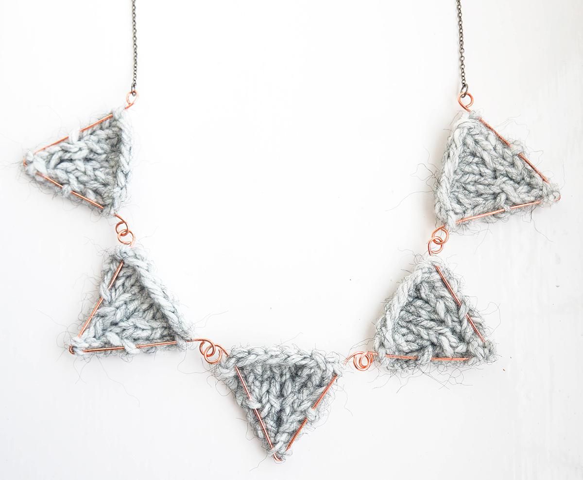 DIY Knitted Necklaces | 2 X Pretty Patterns With Metallic Details : 14 ...