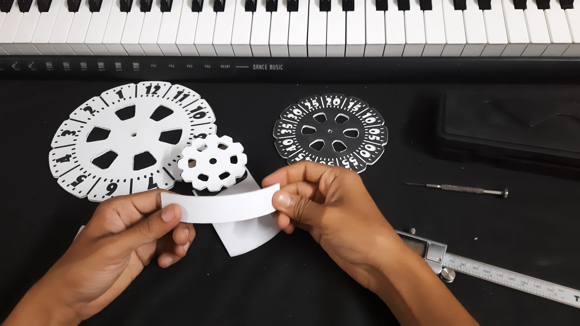 How to Make a Clock That Tells Time With a Twist...? : 8 Steps (with ...