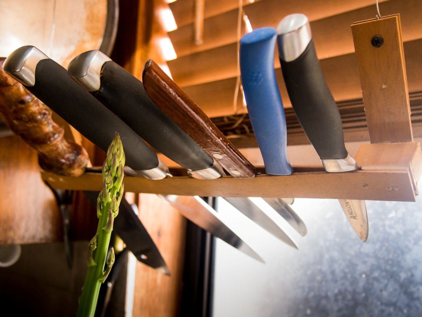 Hanging Offset Knife Holder - Instructables