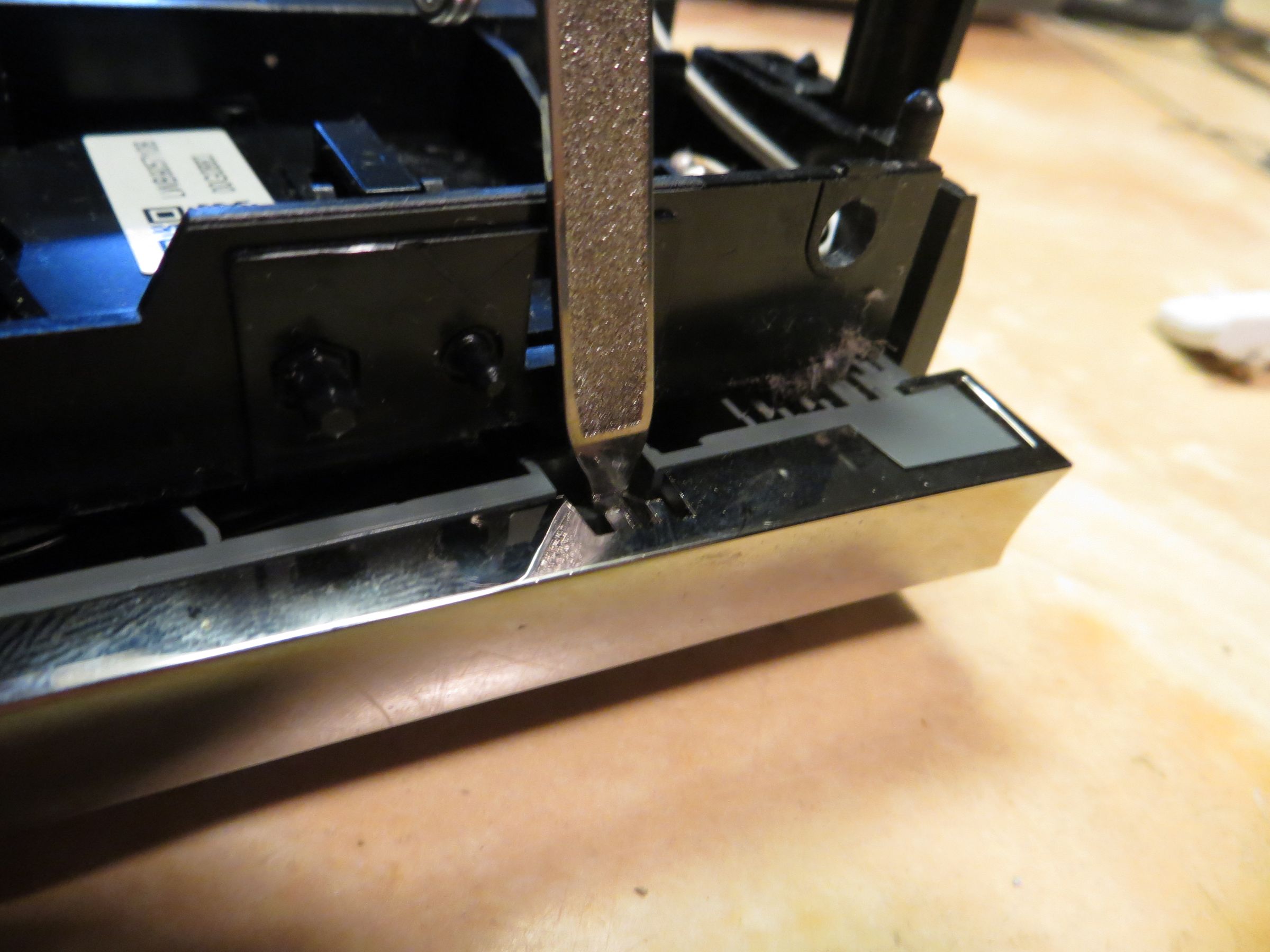 How to Fix a Stuck Xbox 360 (or PC) Disc Tray : 7 Steps - Instructables