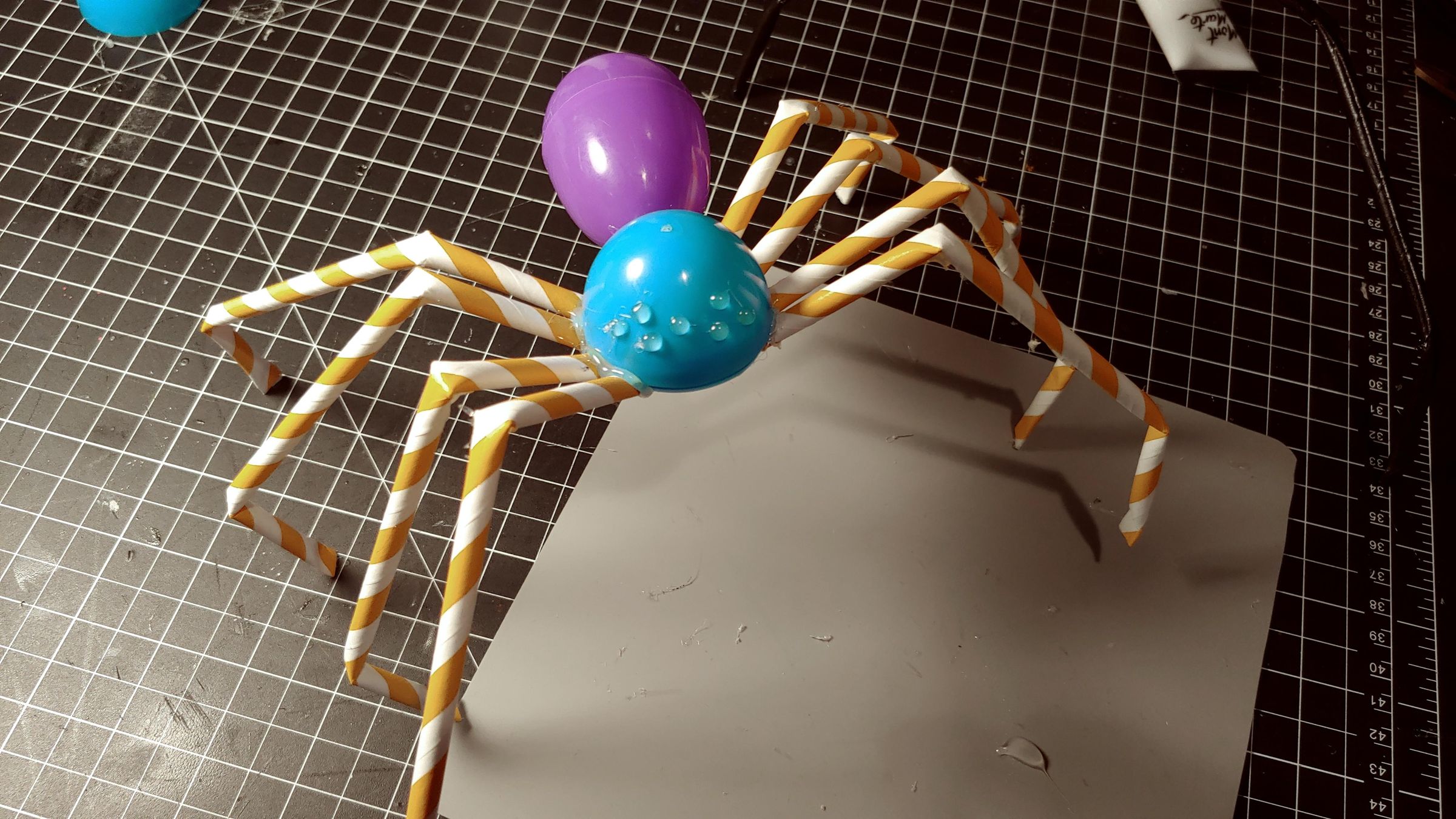 Super Easy Spiders : 4 Steps (with Pictures) - Instructables