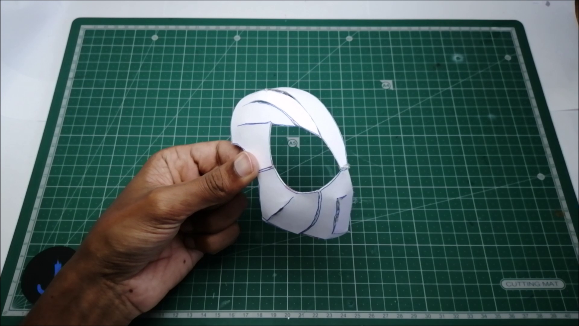 Functional Spiderman Mask From No Way Home With Moving Lens - Gold and ...